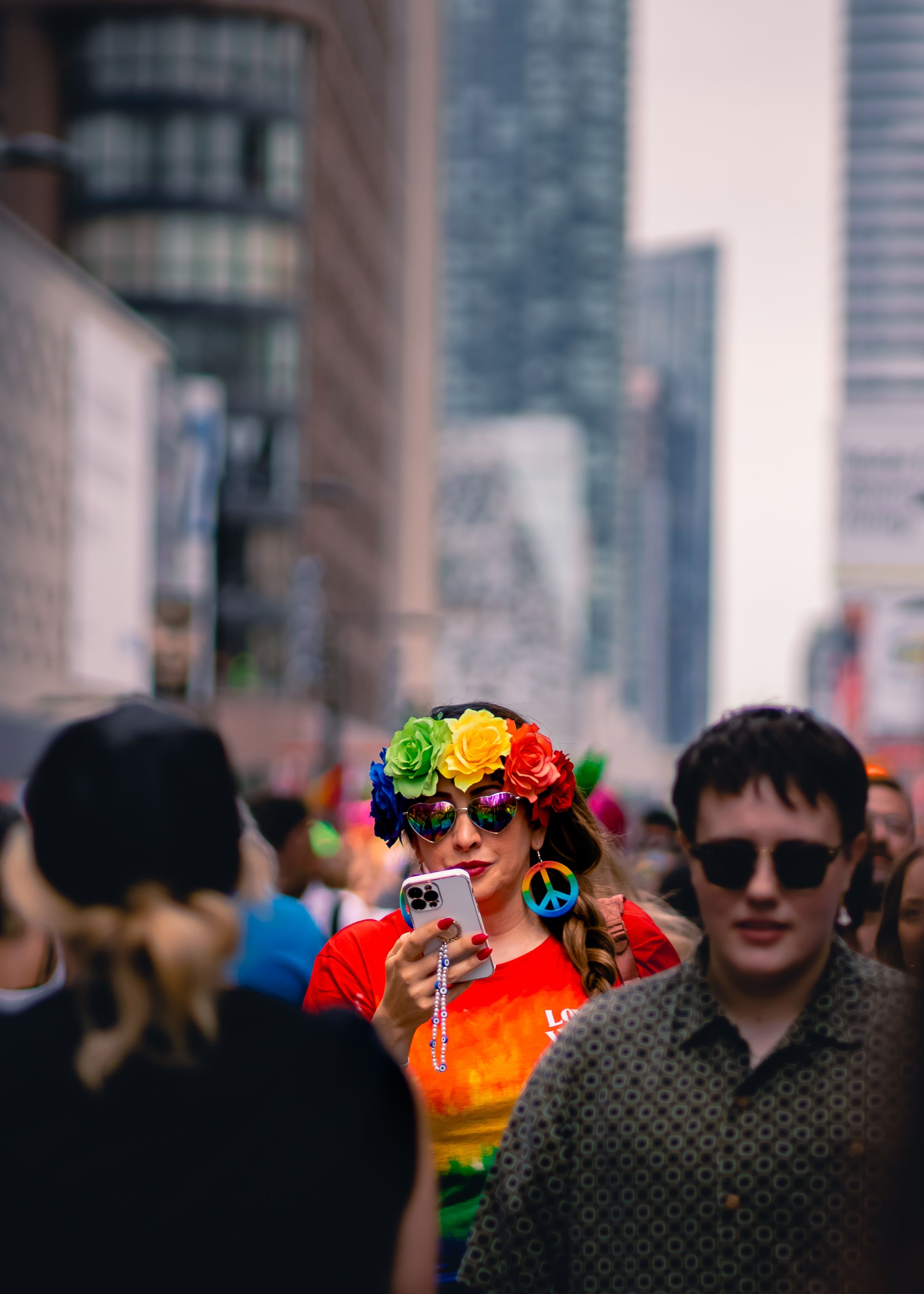 People Using Products Photos, Download The BEST Free People Using ...