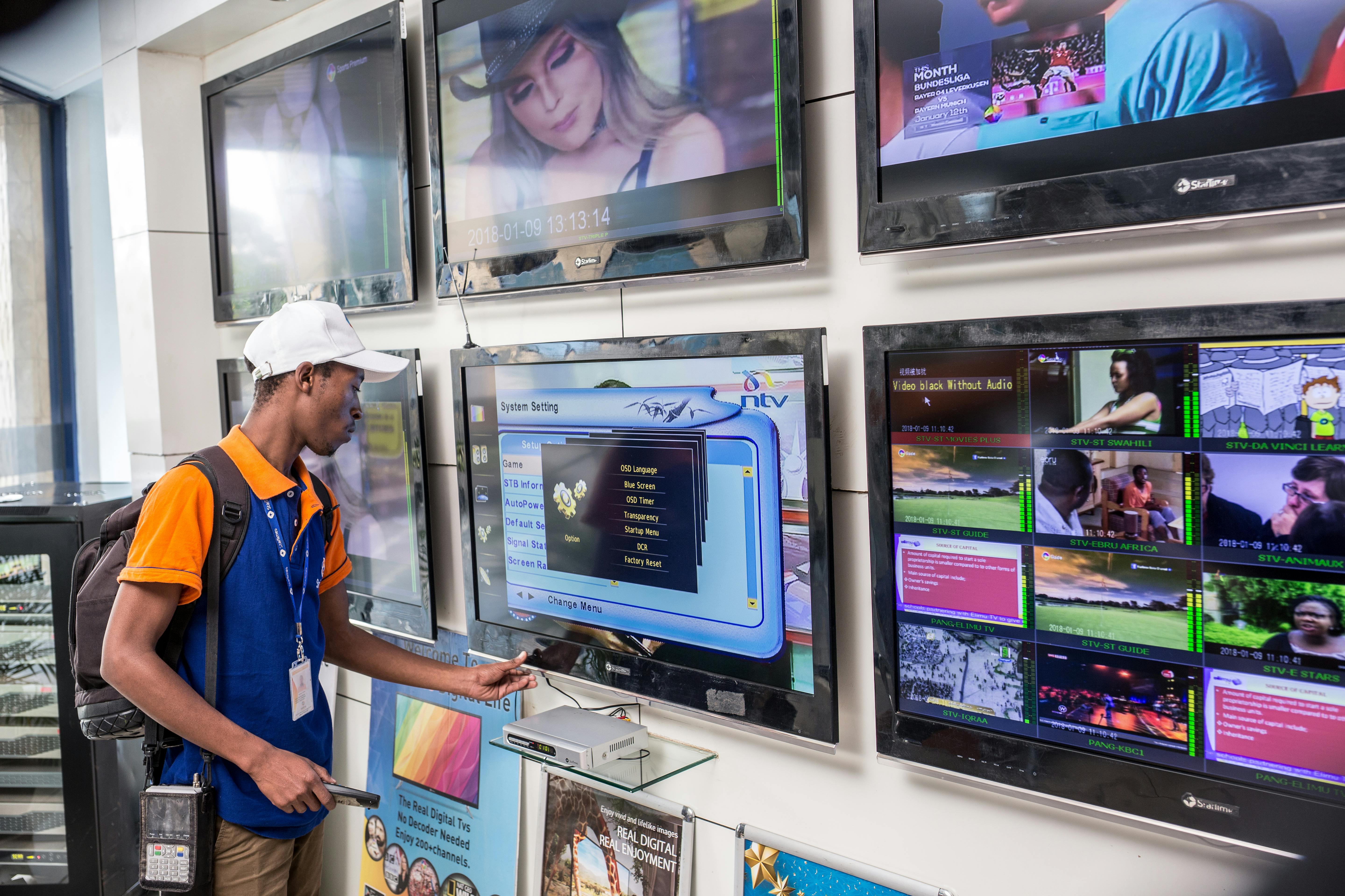 Retail Merchandiser Photos, Download Free Retail Merchandiser Stock ...