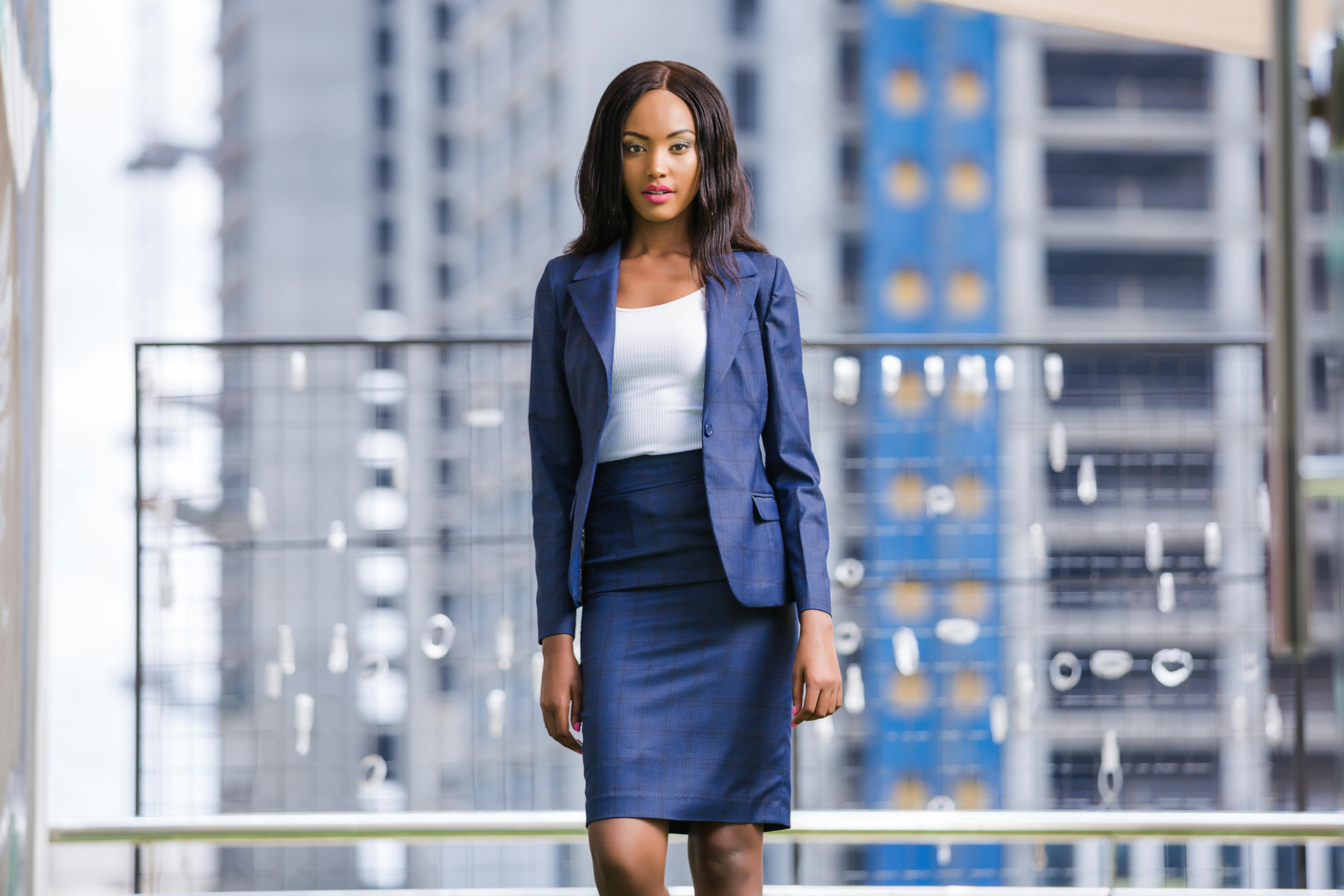 격식있는 옷차림 매력적인 블레이저 비즈니스 복장 스타일 시크한 아름다운 아름다움 여성 여성 기업인 우아한 패셔너블한 프로페셔널 화려함 회사원 복장에