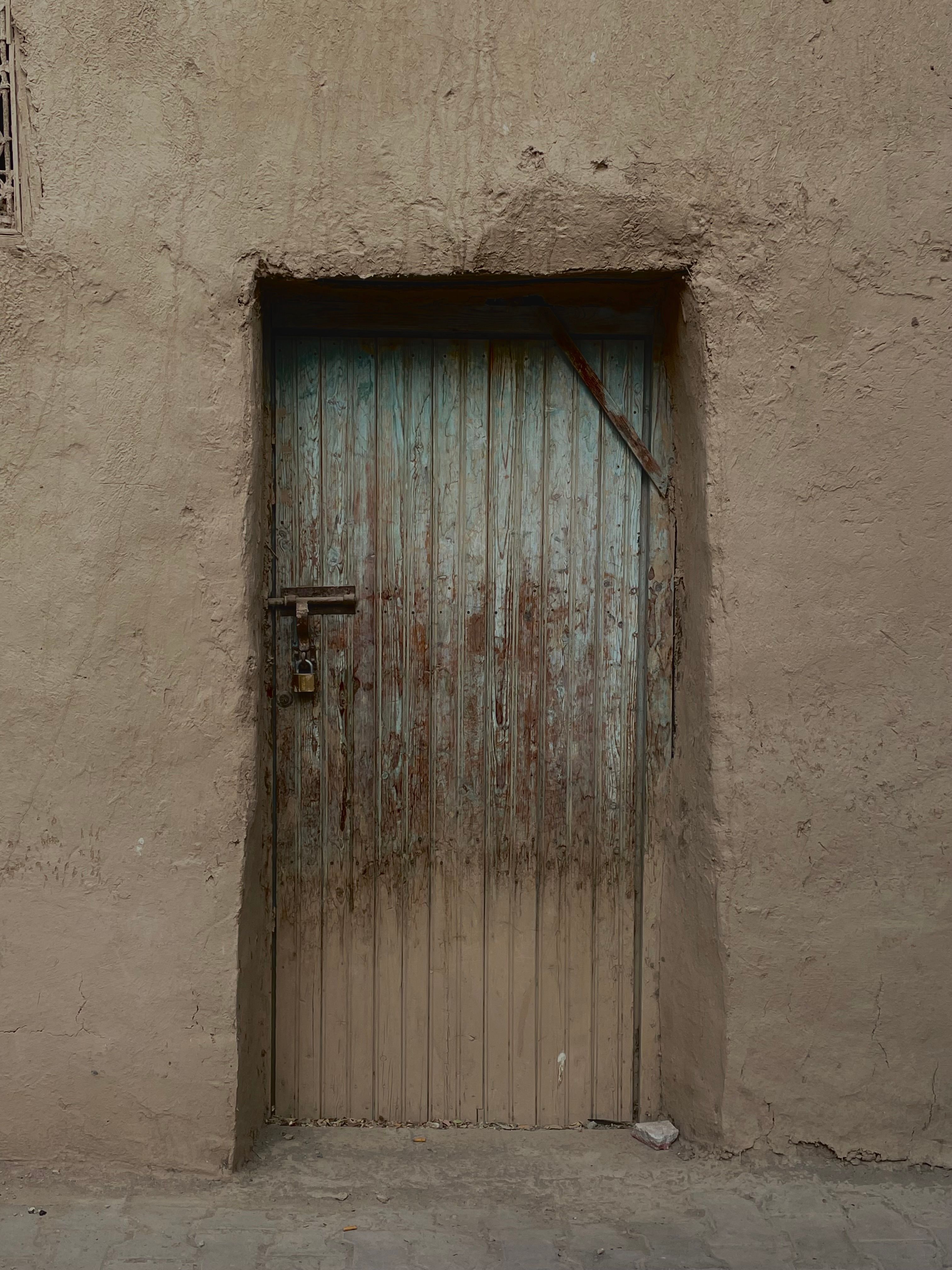 Black Metal Window Frame on White Concrete Wall · Free Stock Photo