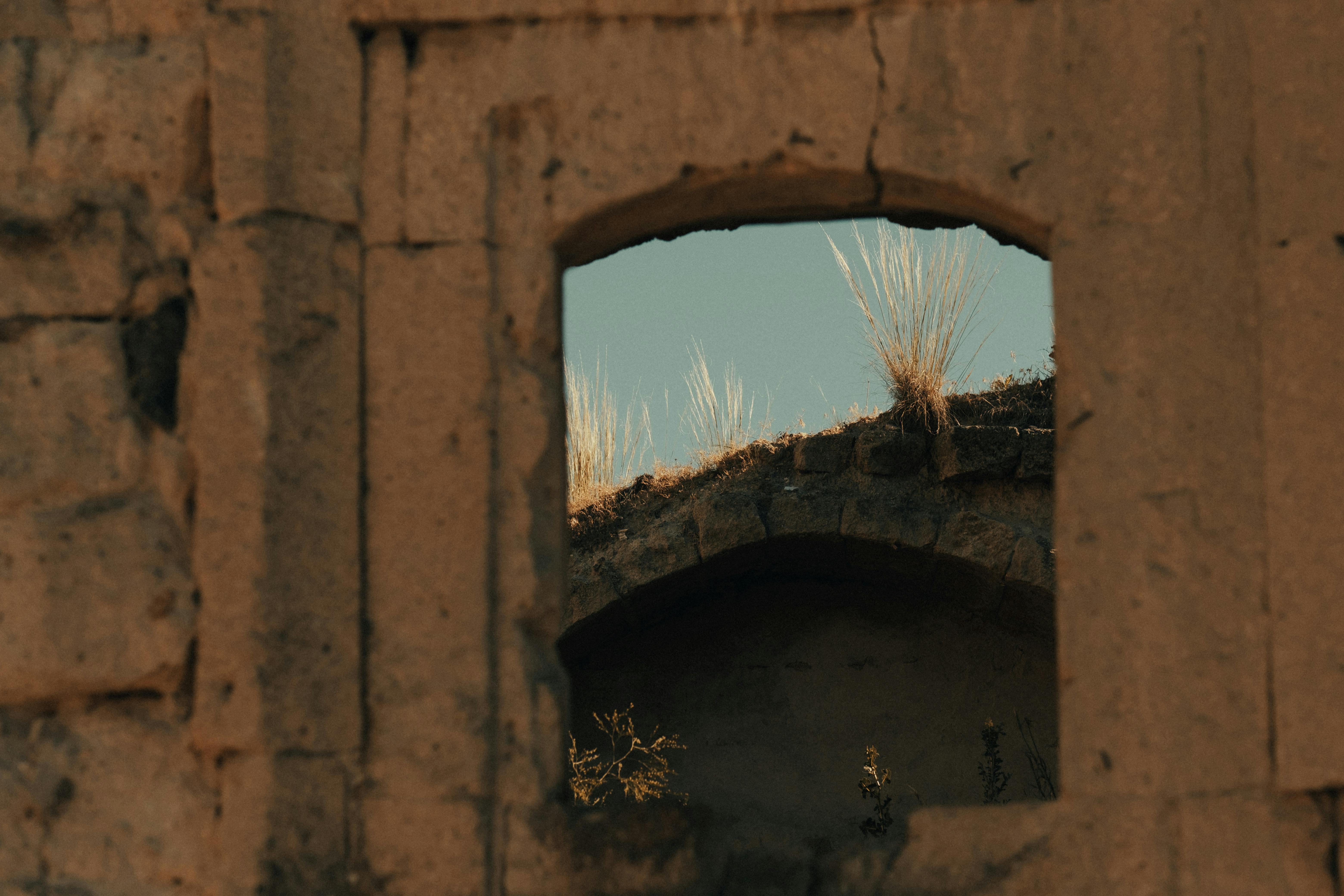 Brown Concrete Building · Free Stock Photo