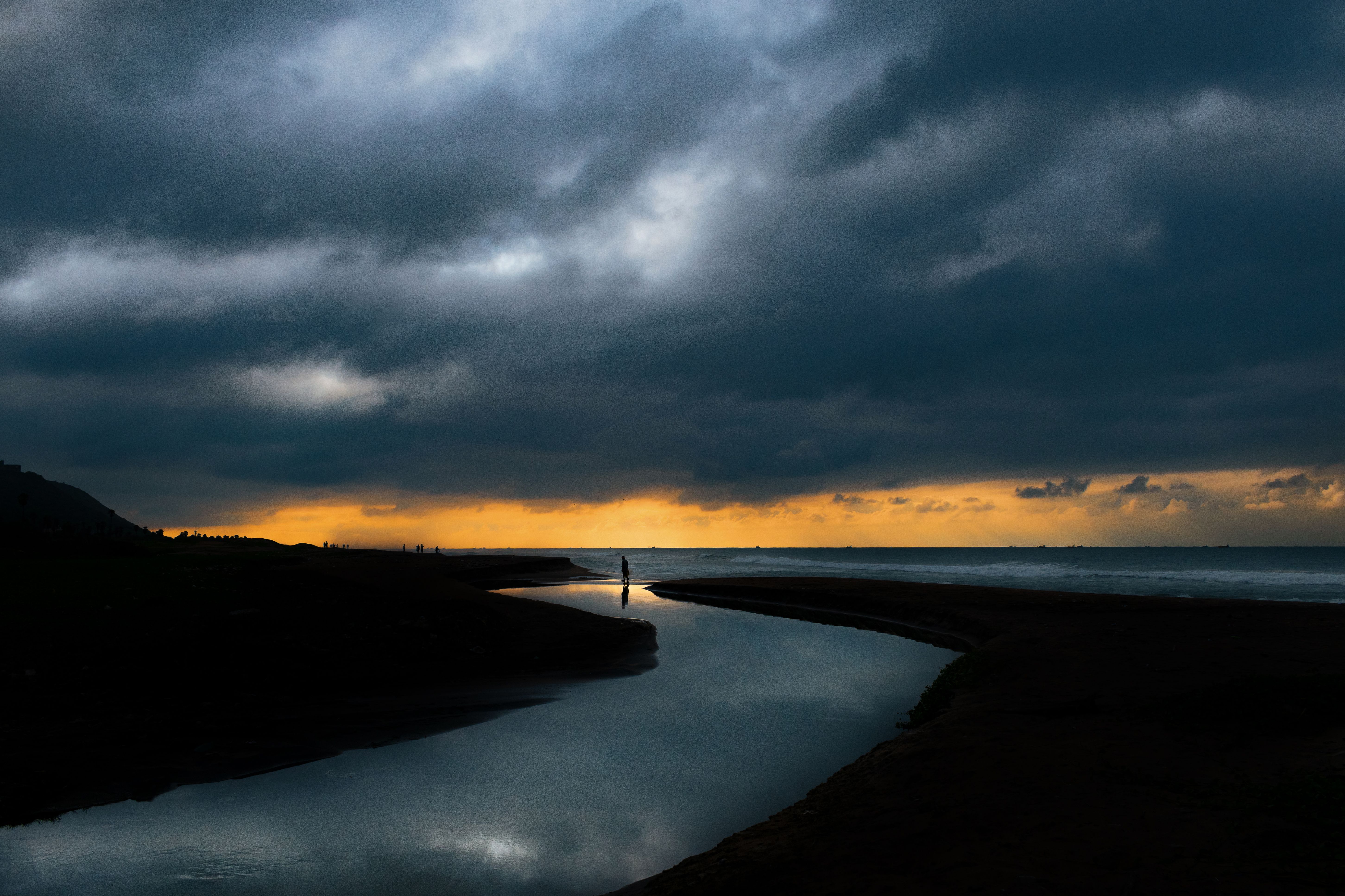 A Shore under a Gloomy Sky · Free Stock Photo