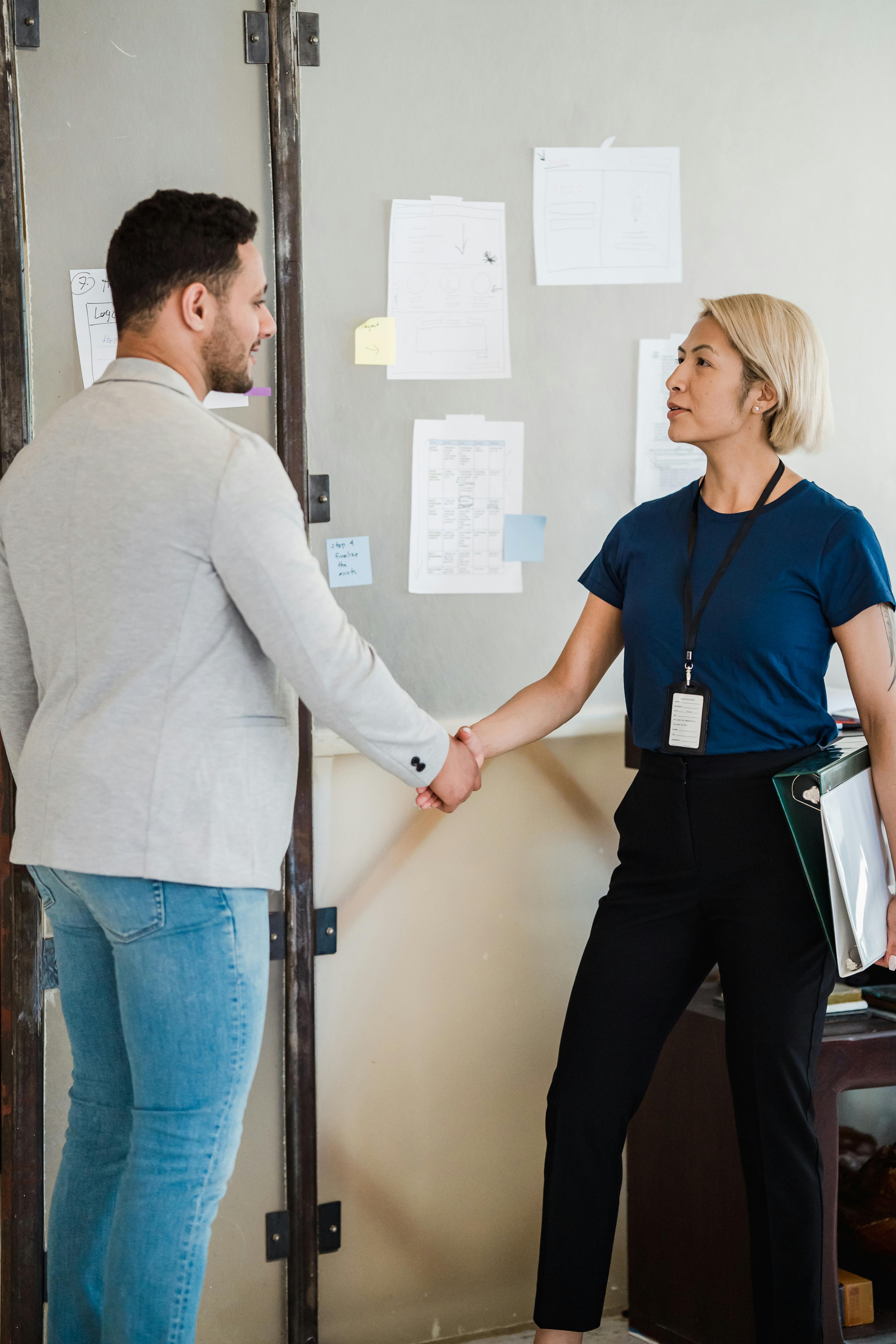 Male Professionals doing a Hand Shake · Free Stock Photo