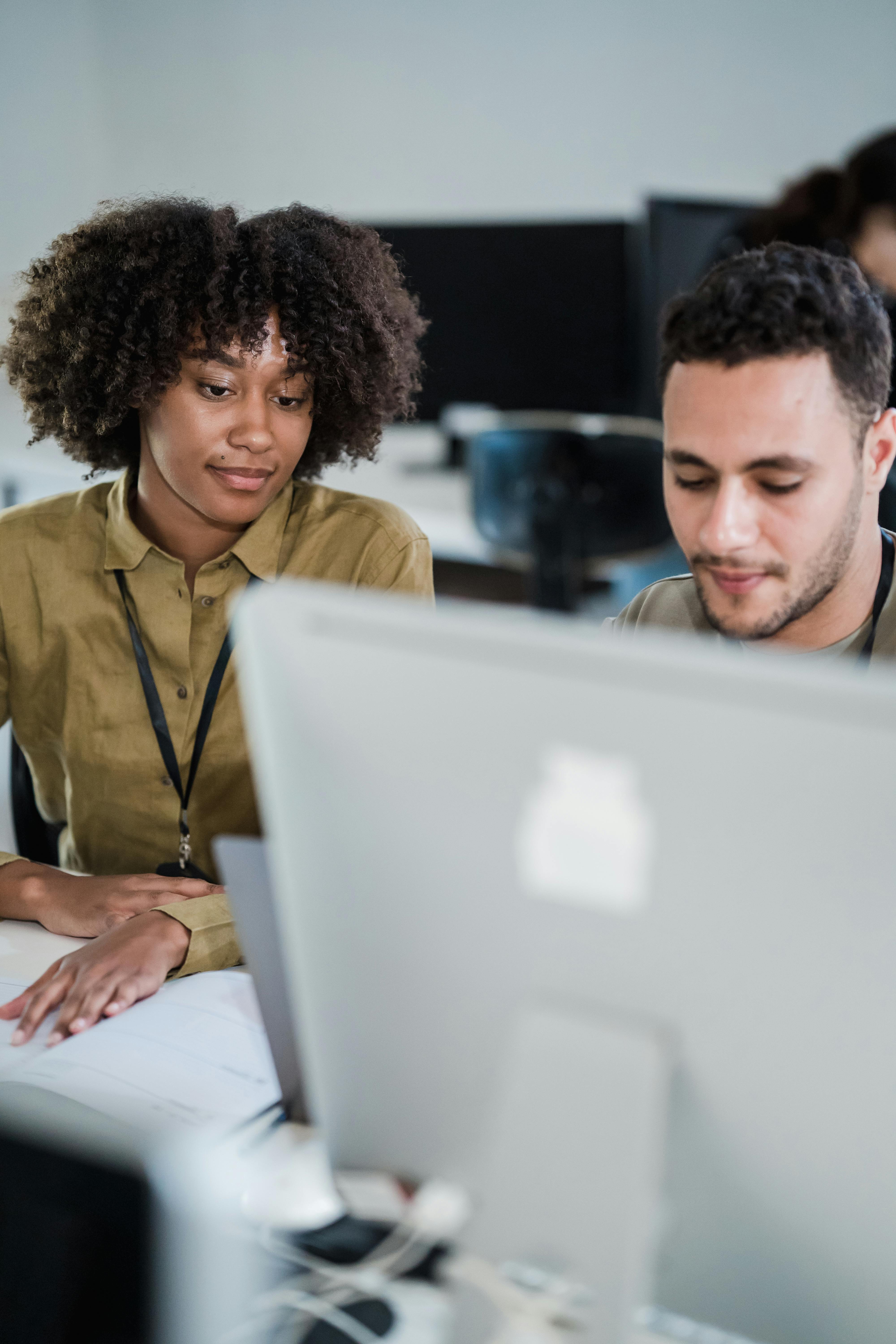 Computer Workers Photos, Download The BEST Free Computer Workers Stock ...