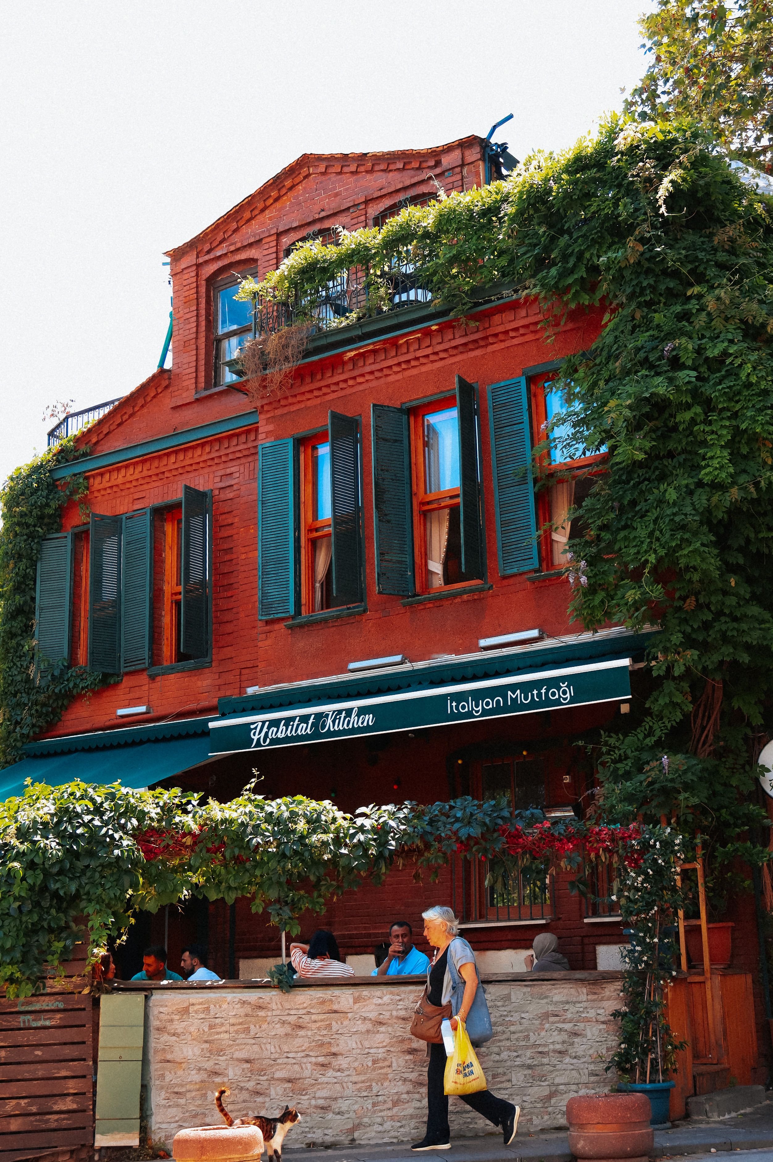 Facade of Restaurant · Free Stock Photo