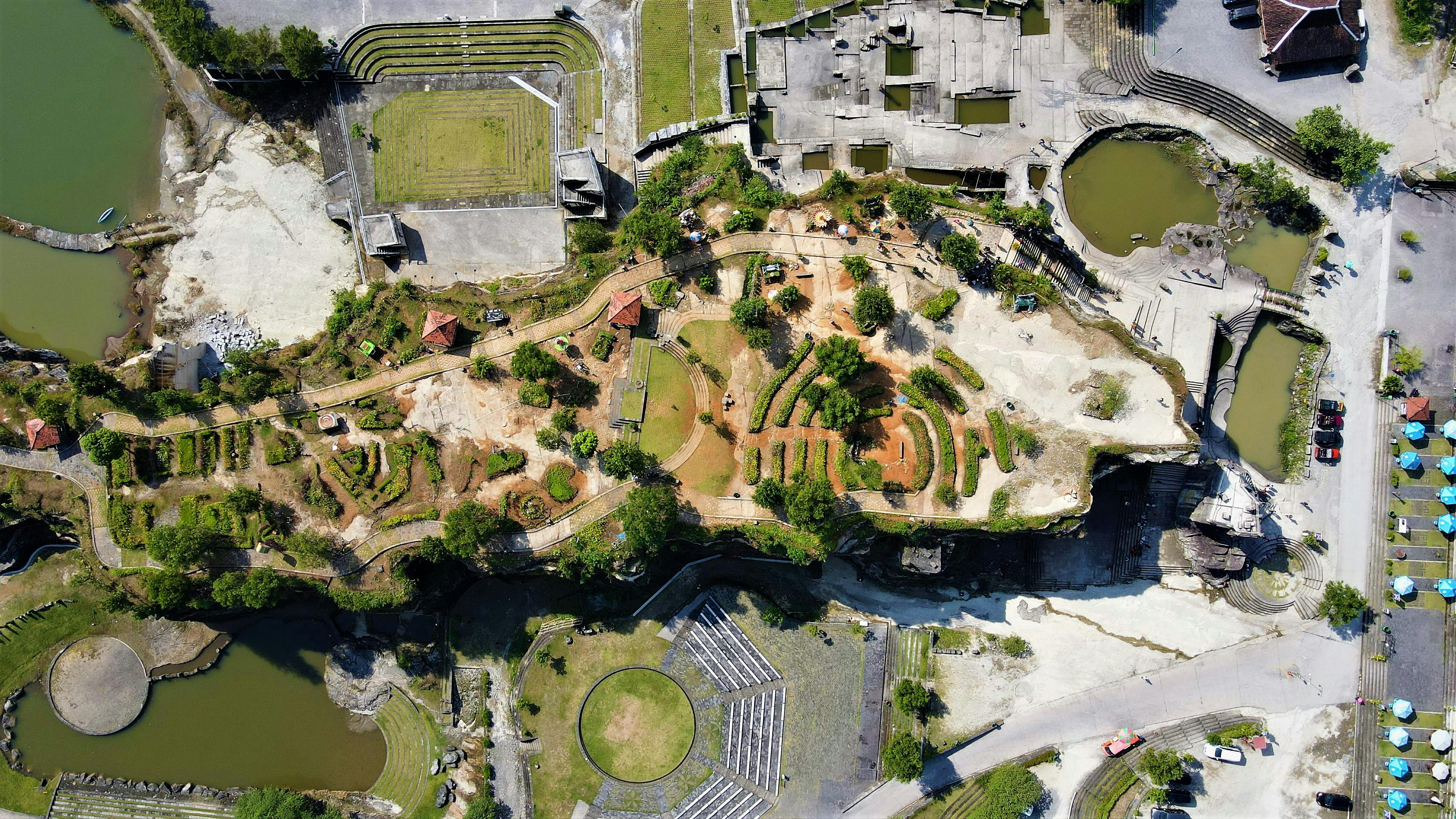 Trees and Ponds in Park · Free Stock Photo