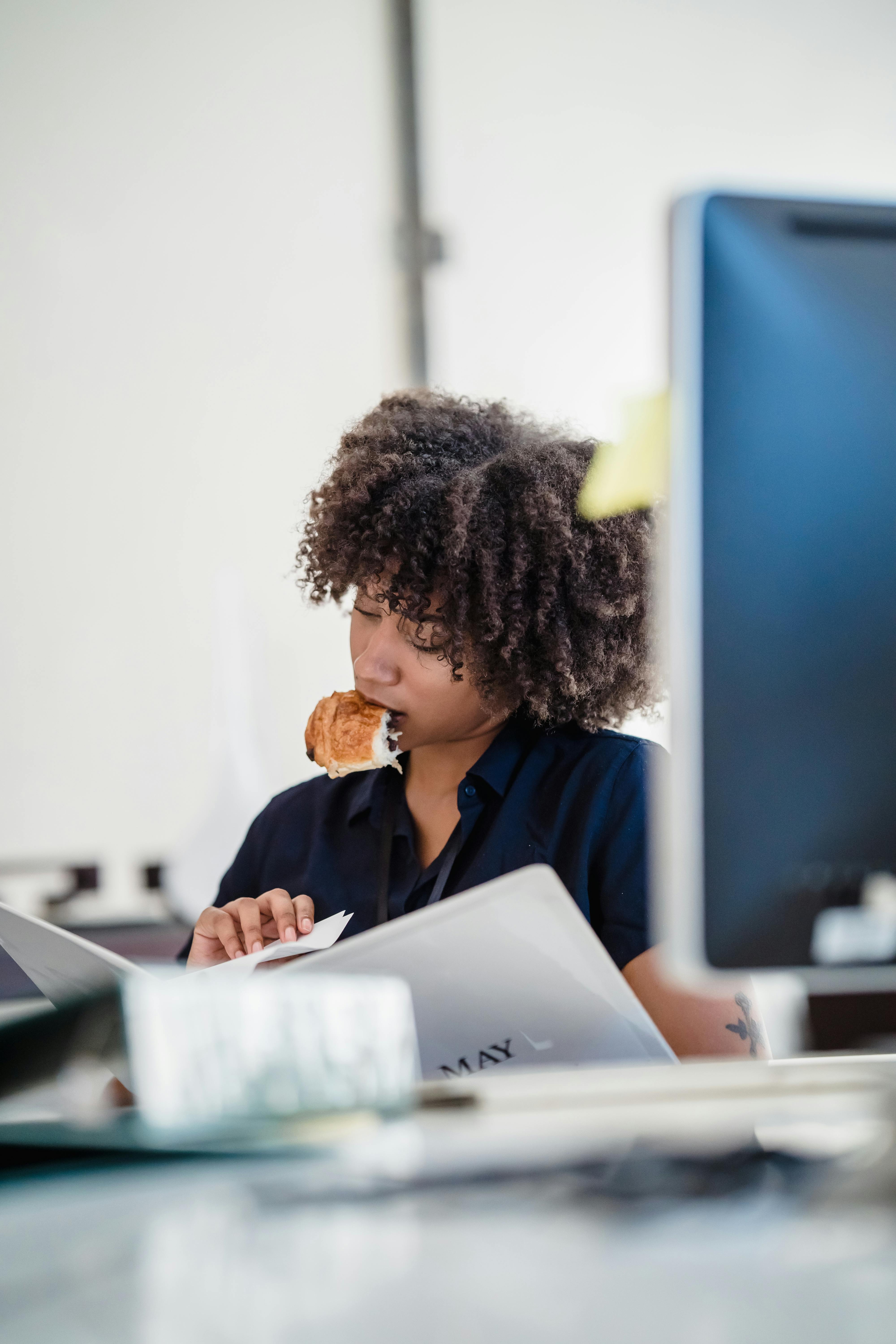 43,013+ Best Free Office worker Stock Photos & Images · 100% Royalty ...