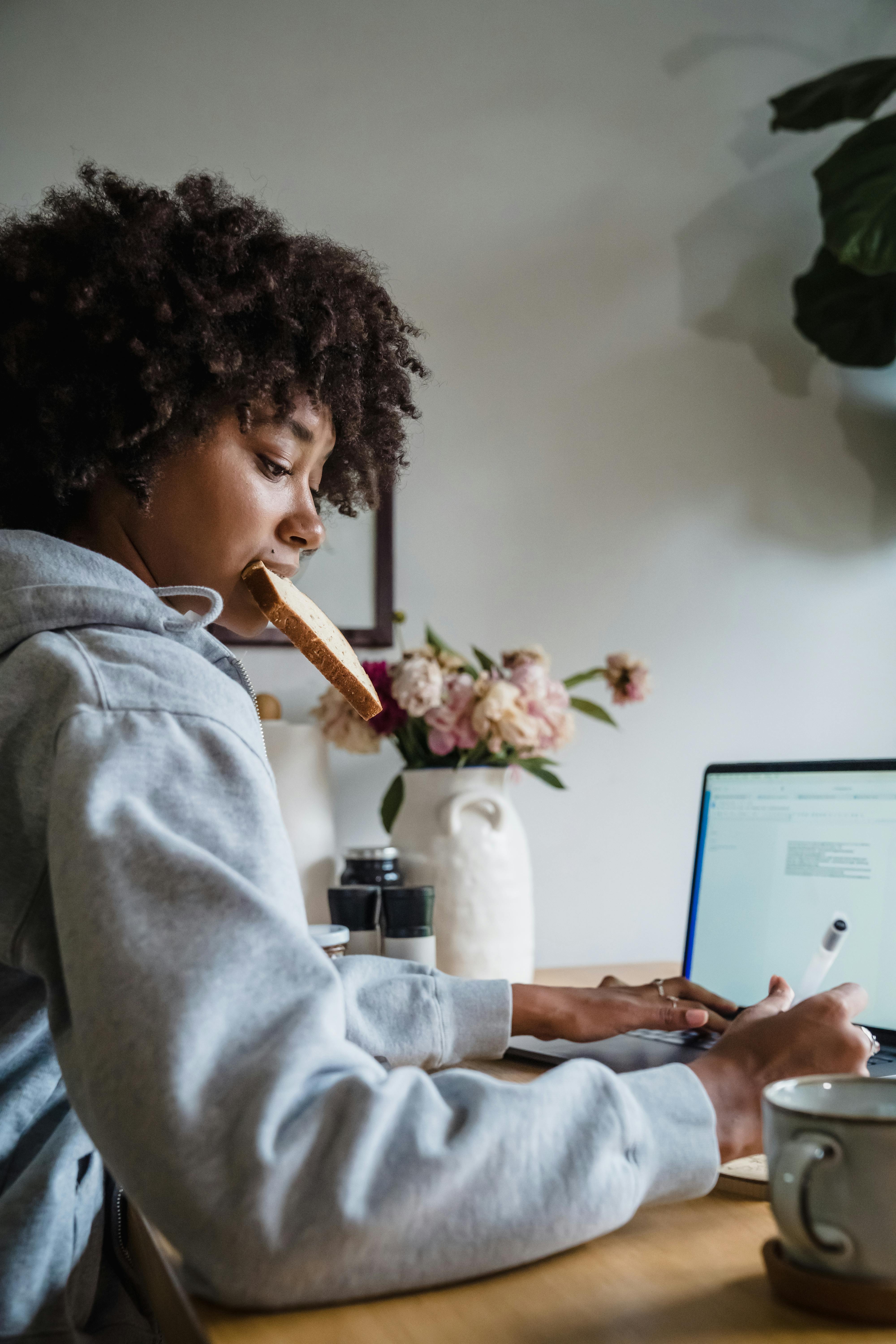 People Eating at Work · Free Stock Photo