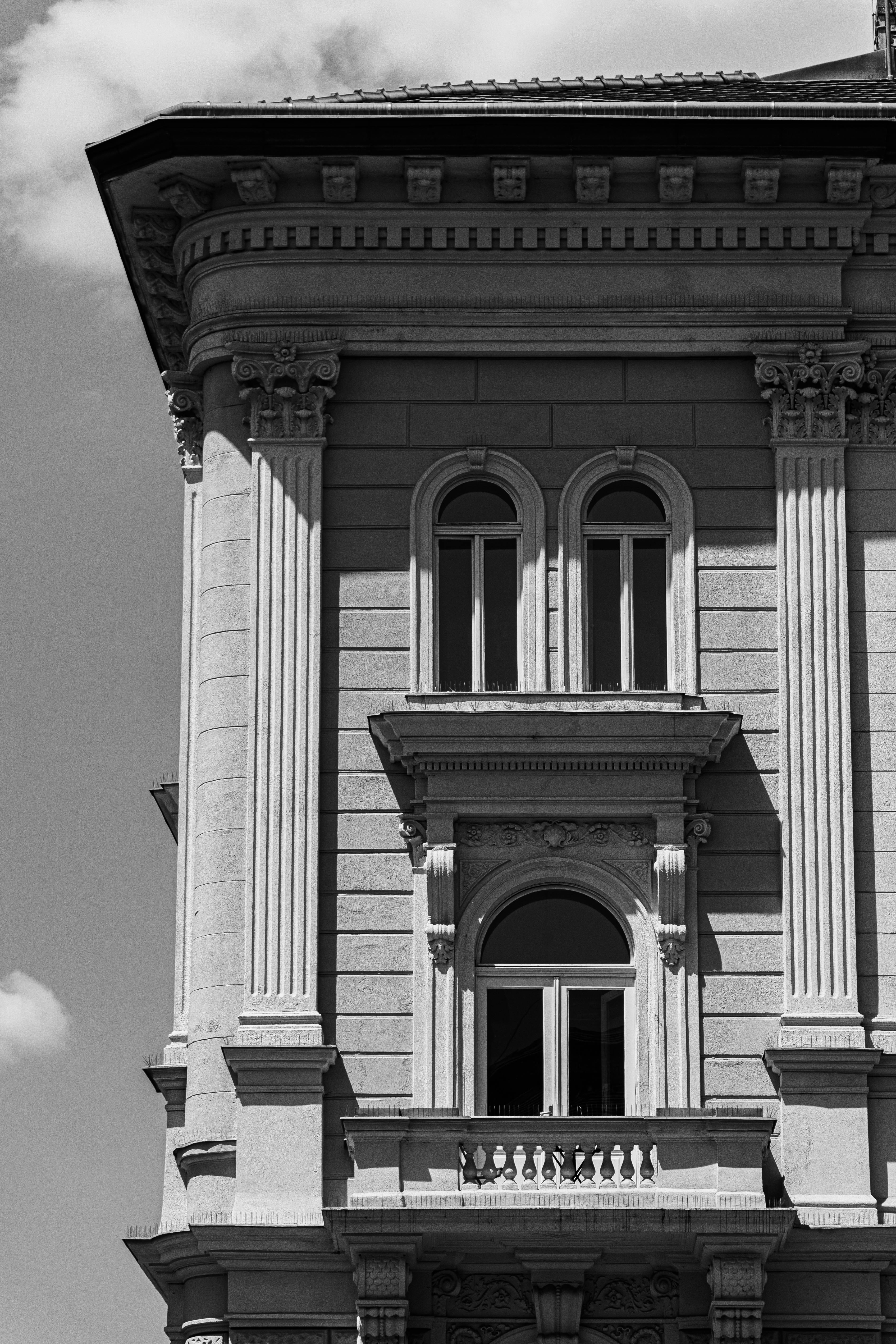 Grayscale Photo of a Building · Free Stock Photo