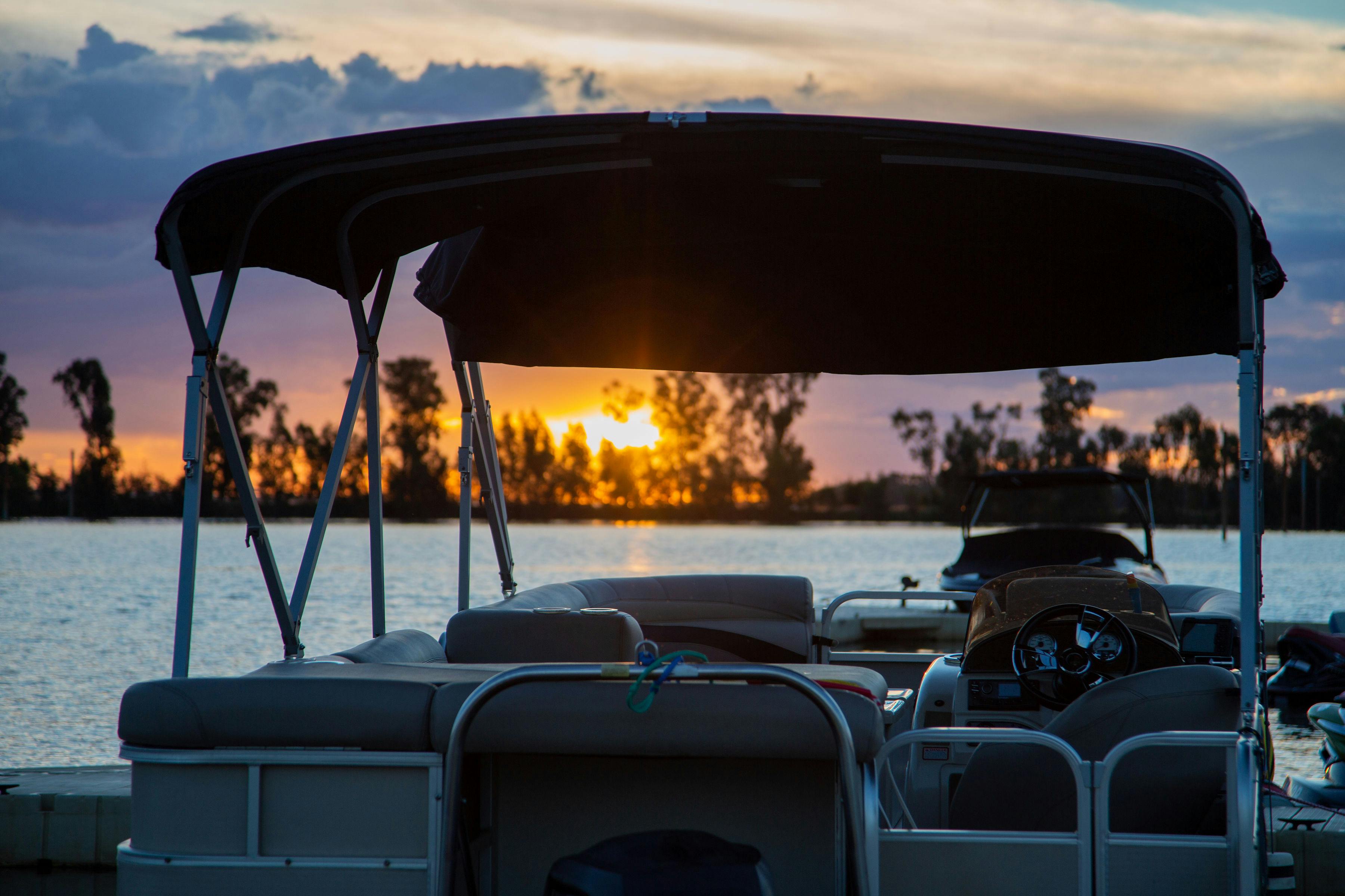 Boat in Water on Sunset · Free Stock Photo