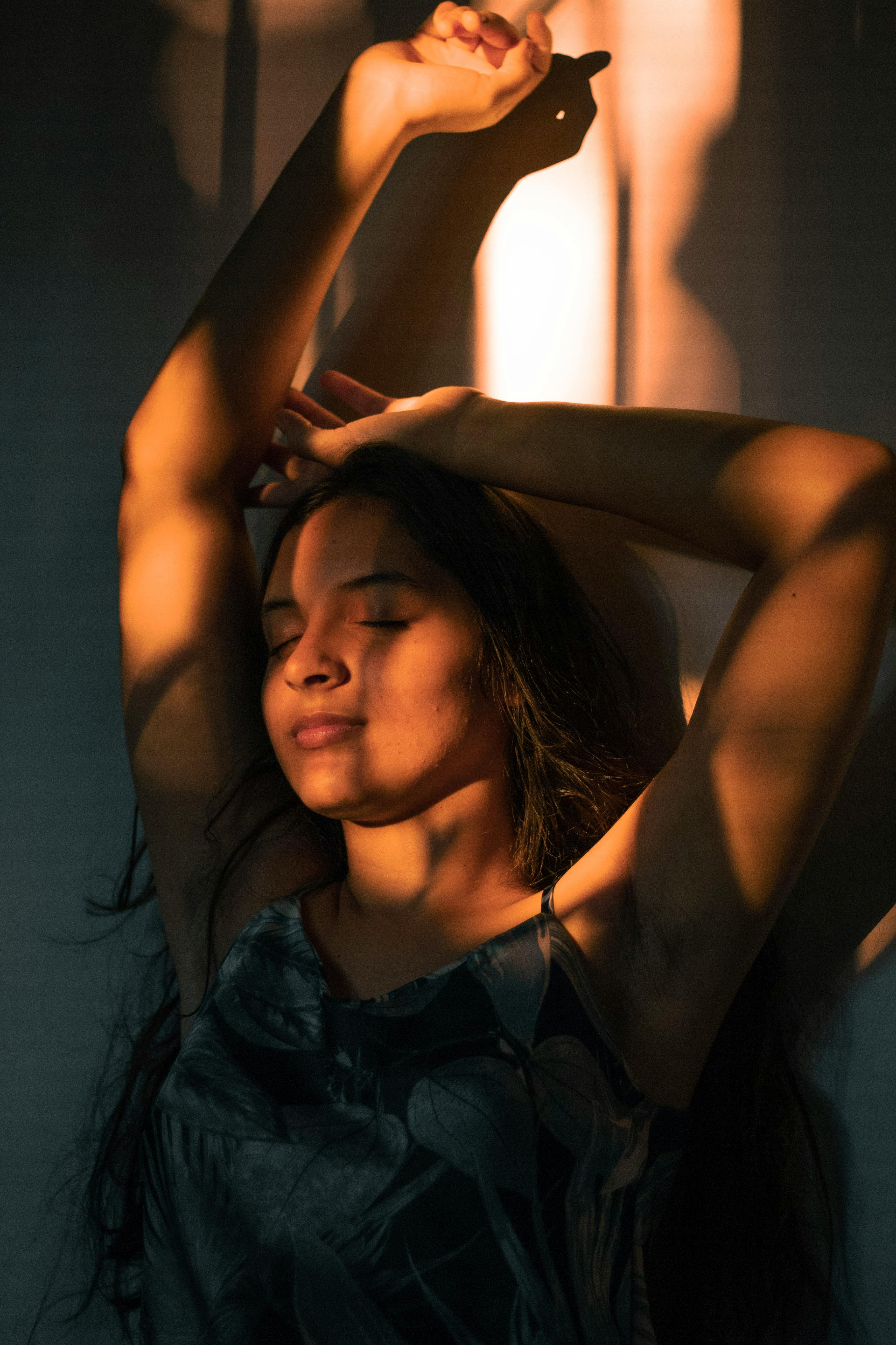 Woman Posing on the Wall · Free Stock Photo