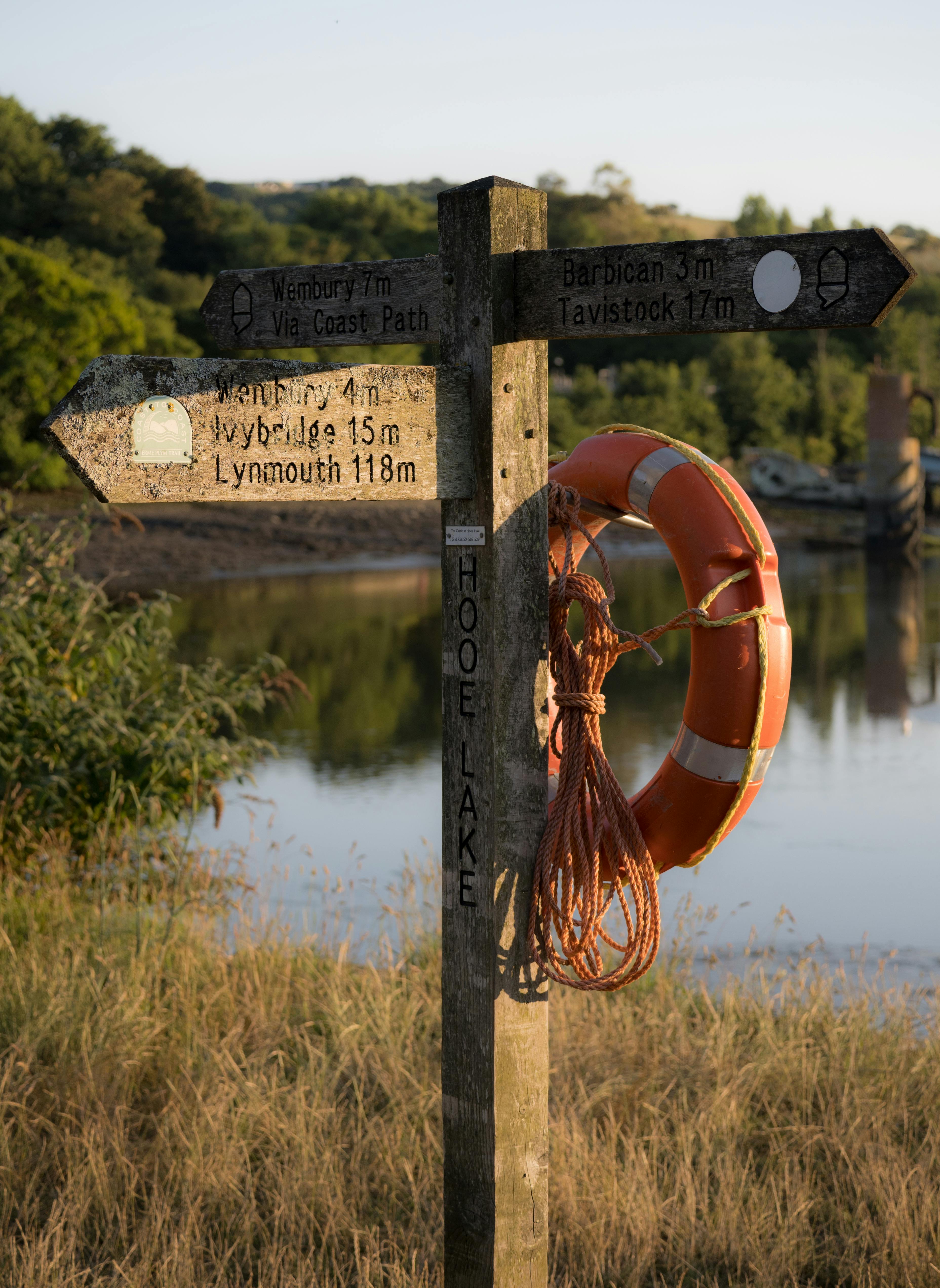 Old Wooden Direction Sign in the Countryside · Free Stock Photo