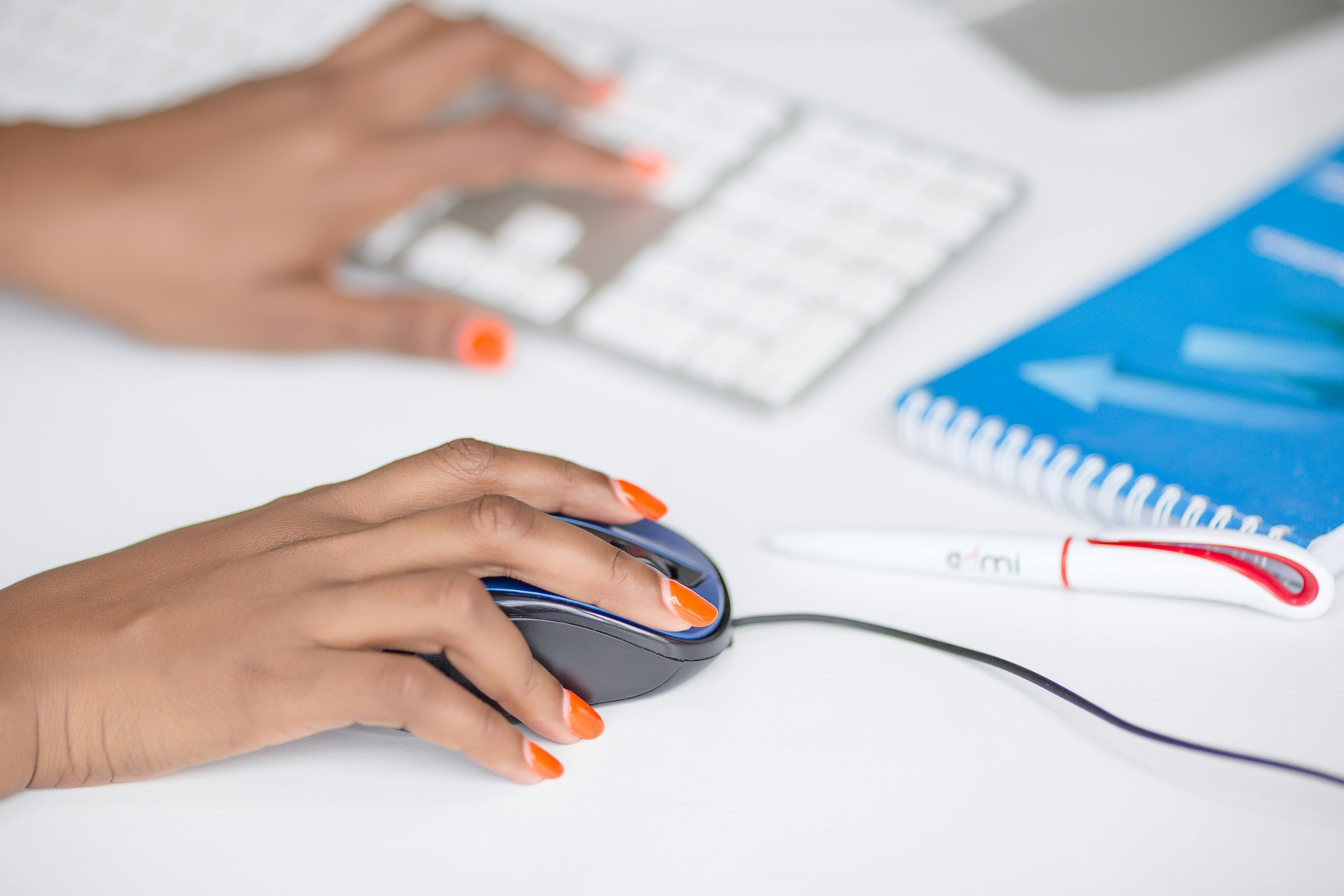 Person Holding Black Cordless Computer Mouse · Free Stock Photo