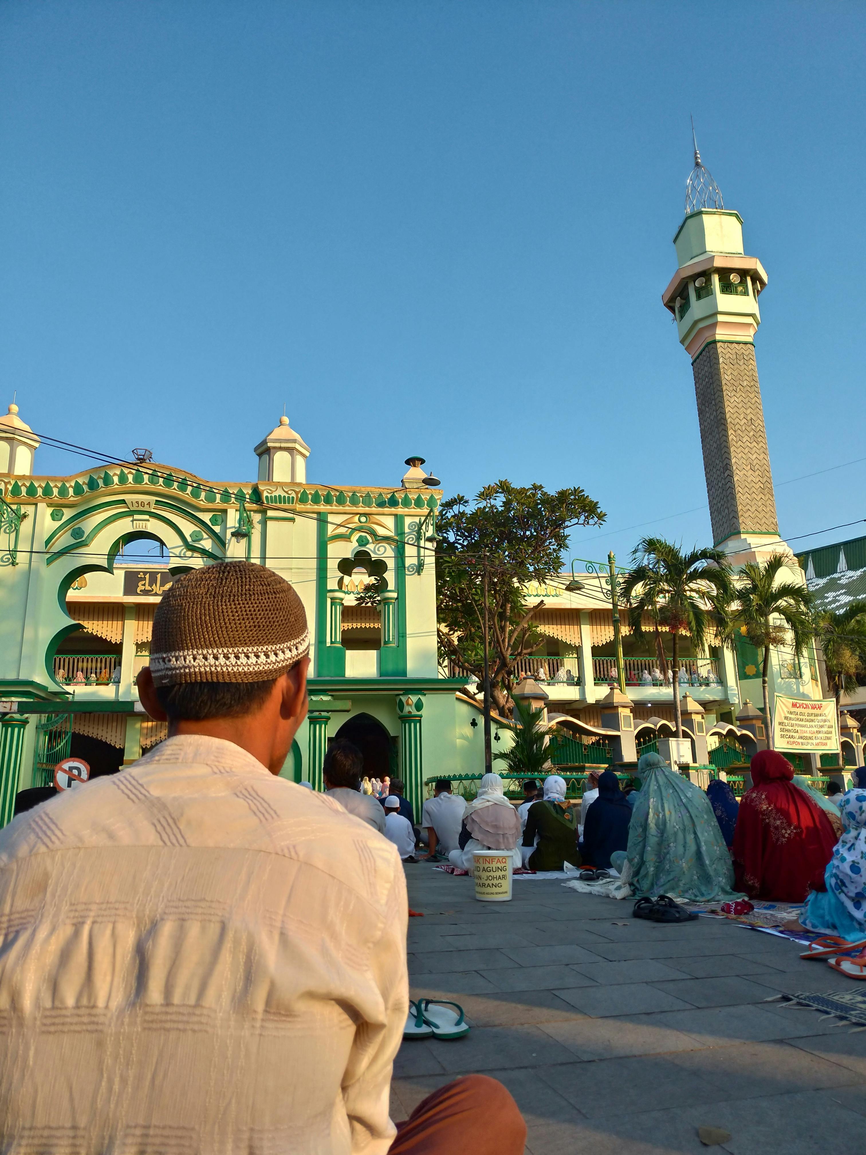 People Praying in a Mosque · Free Stock Photo