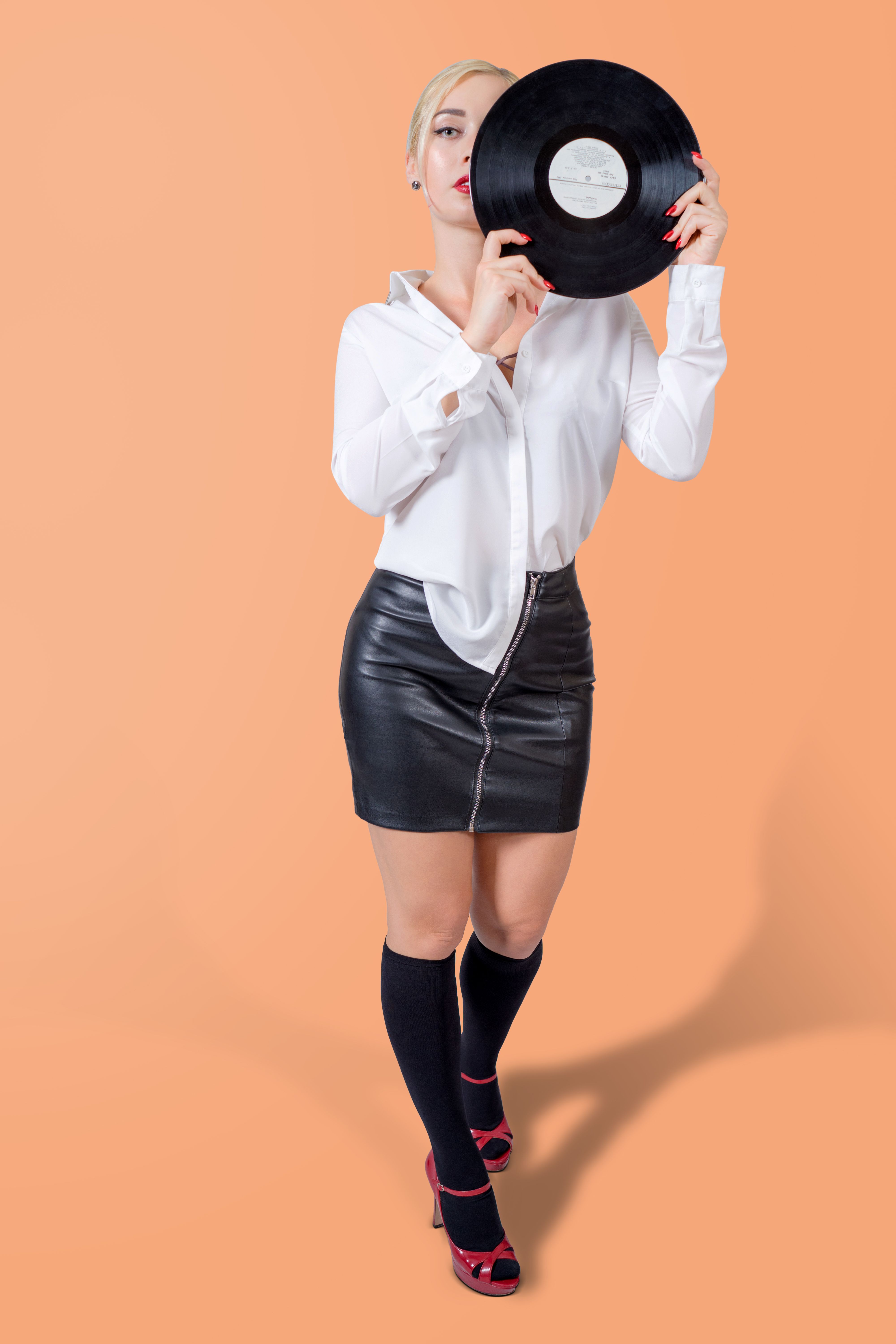 Blonde Woman Posing with Vinyl Record · Free Stock Photo