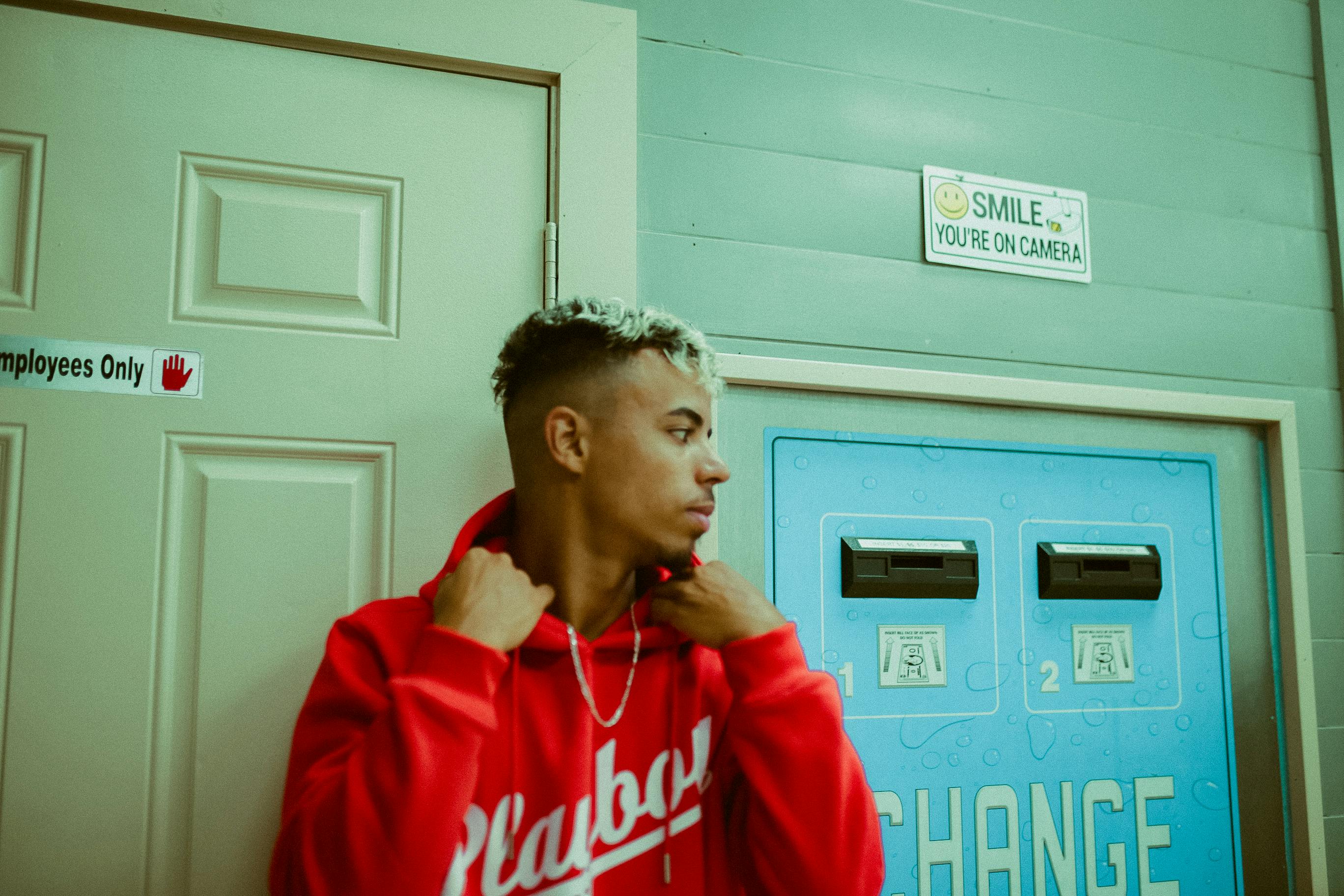 Models Wearing Sweatshirts and Shorts in Variety of Colours · Free ...