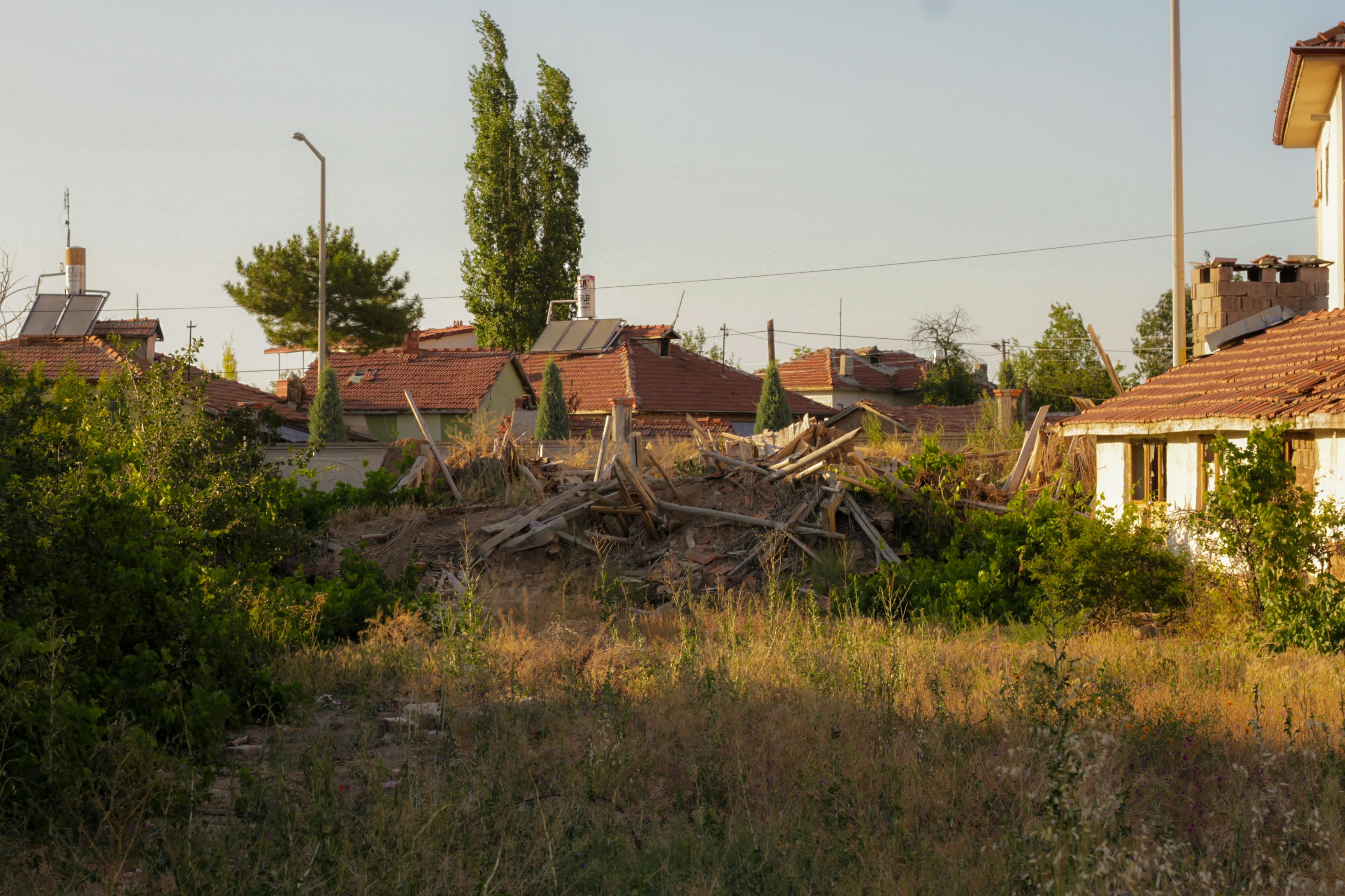 Workers Rescuing People from a Calamity Site · Free Stock Photo