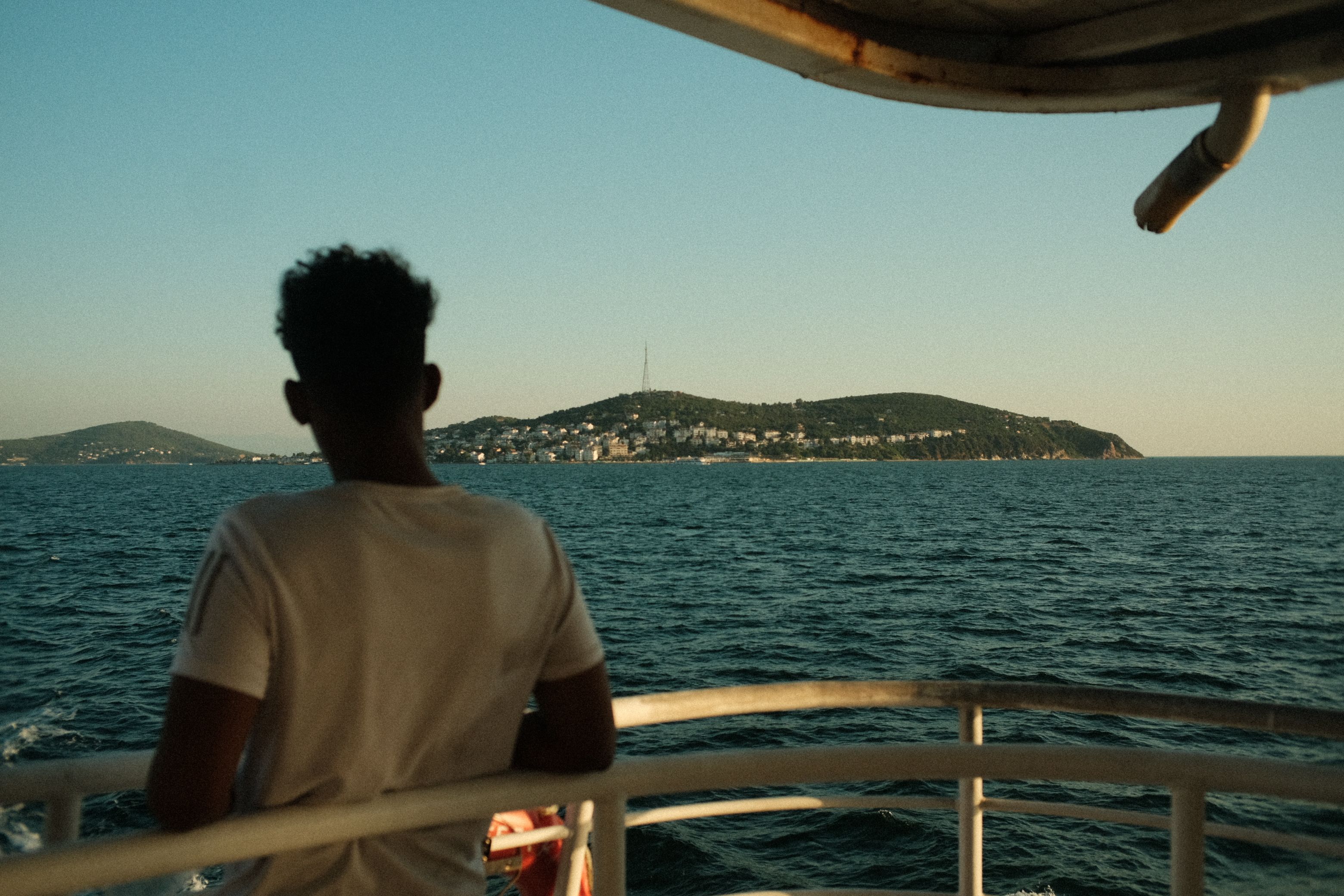 A Boat with Passengers Sailing on the Sea · Free Stock Photo