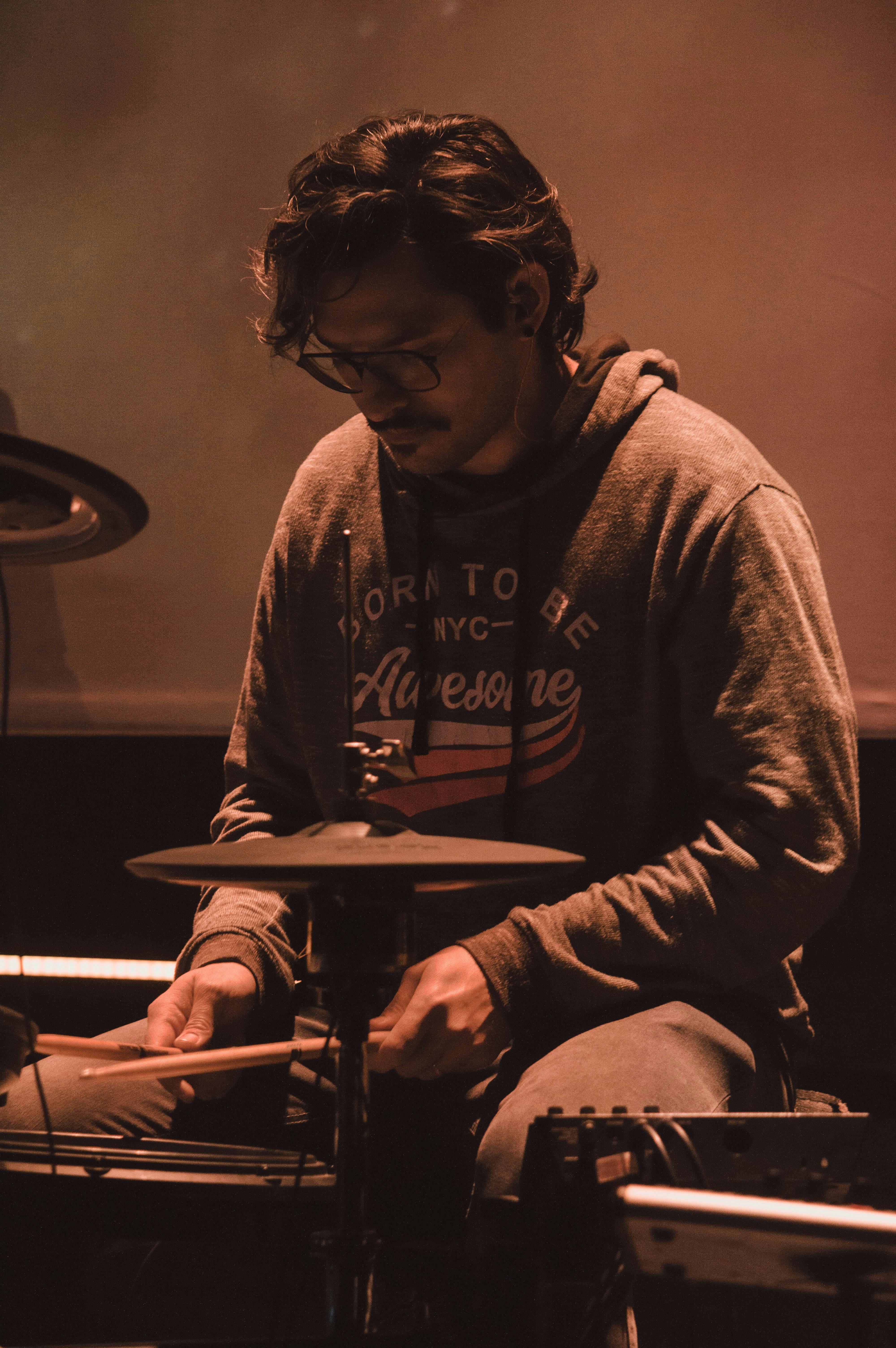 Chanting Photos, Download The BEST Free Chanting Stock Photos & HD Images