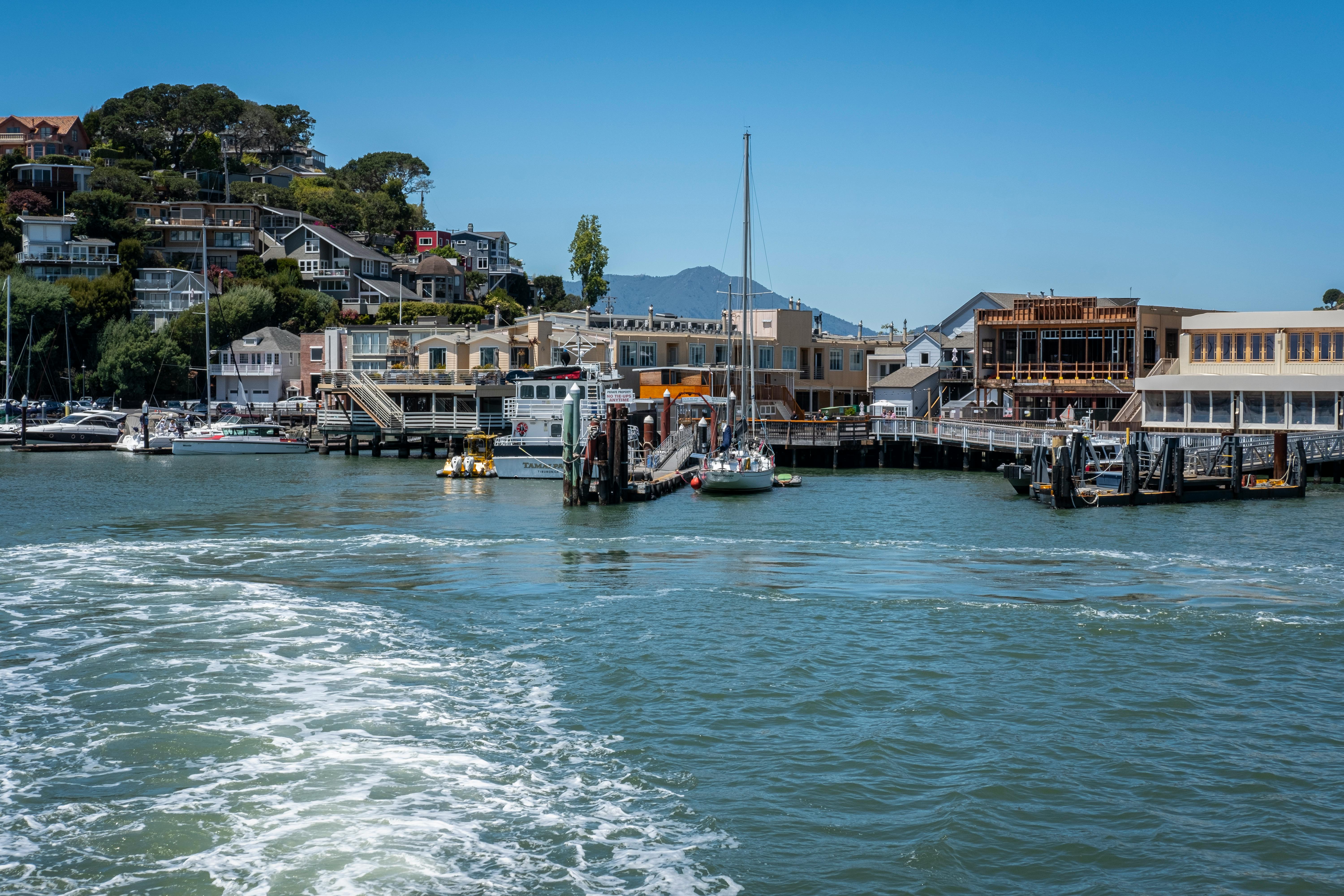 Boat on Water Near Buildings · Free Stock Photo