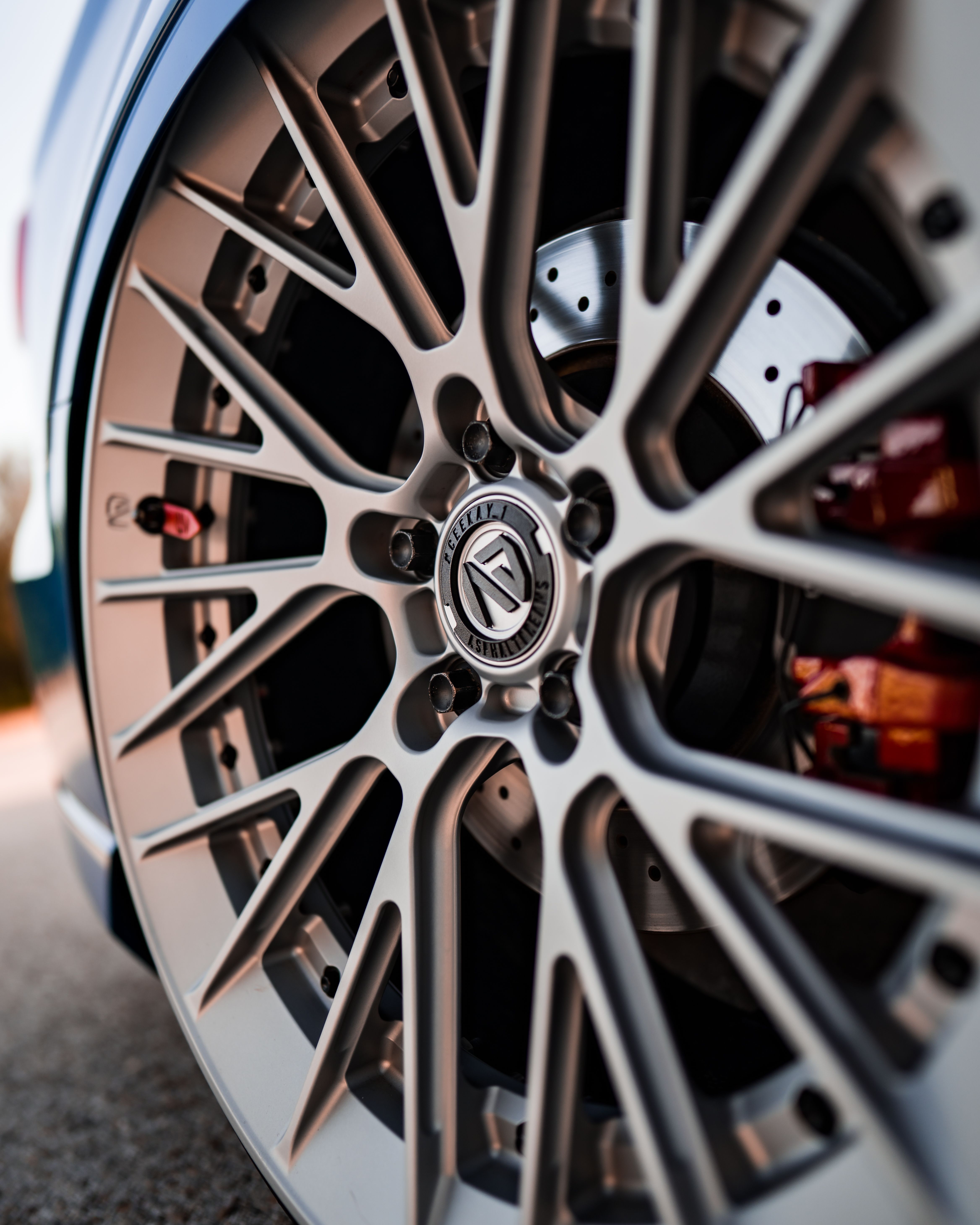 Car Hubcap Photos, Download The BEST Free Car Hubcap Stock Photos & HD ...