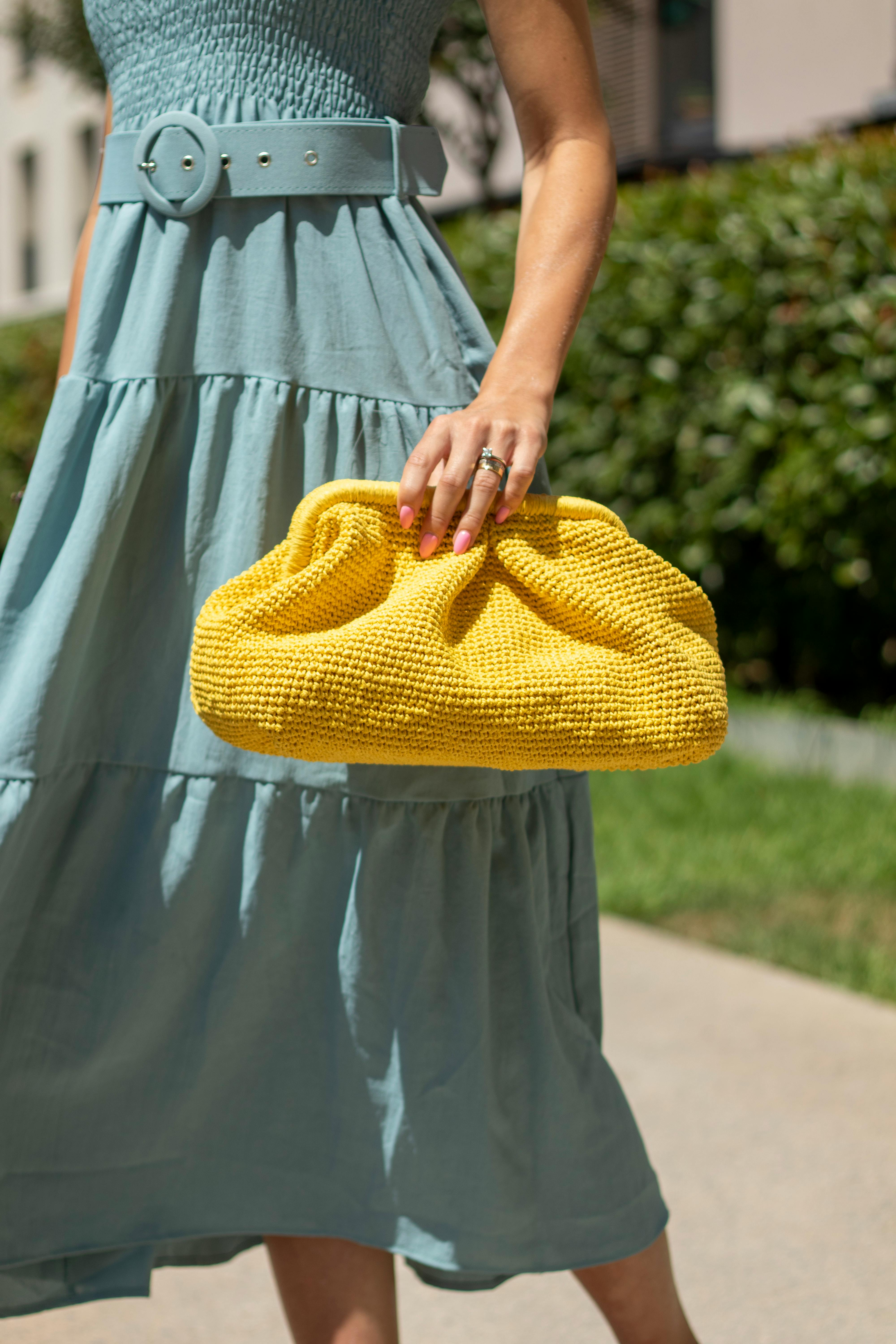 Hand Holding Purse Photos, Download Free Hand Holding Purse Stock ...