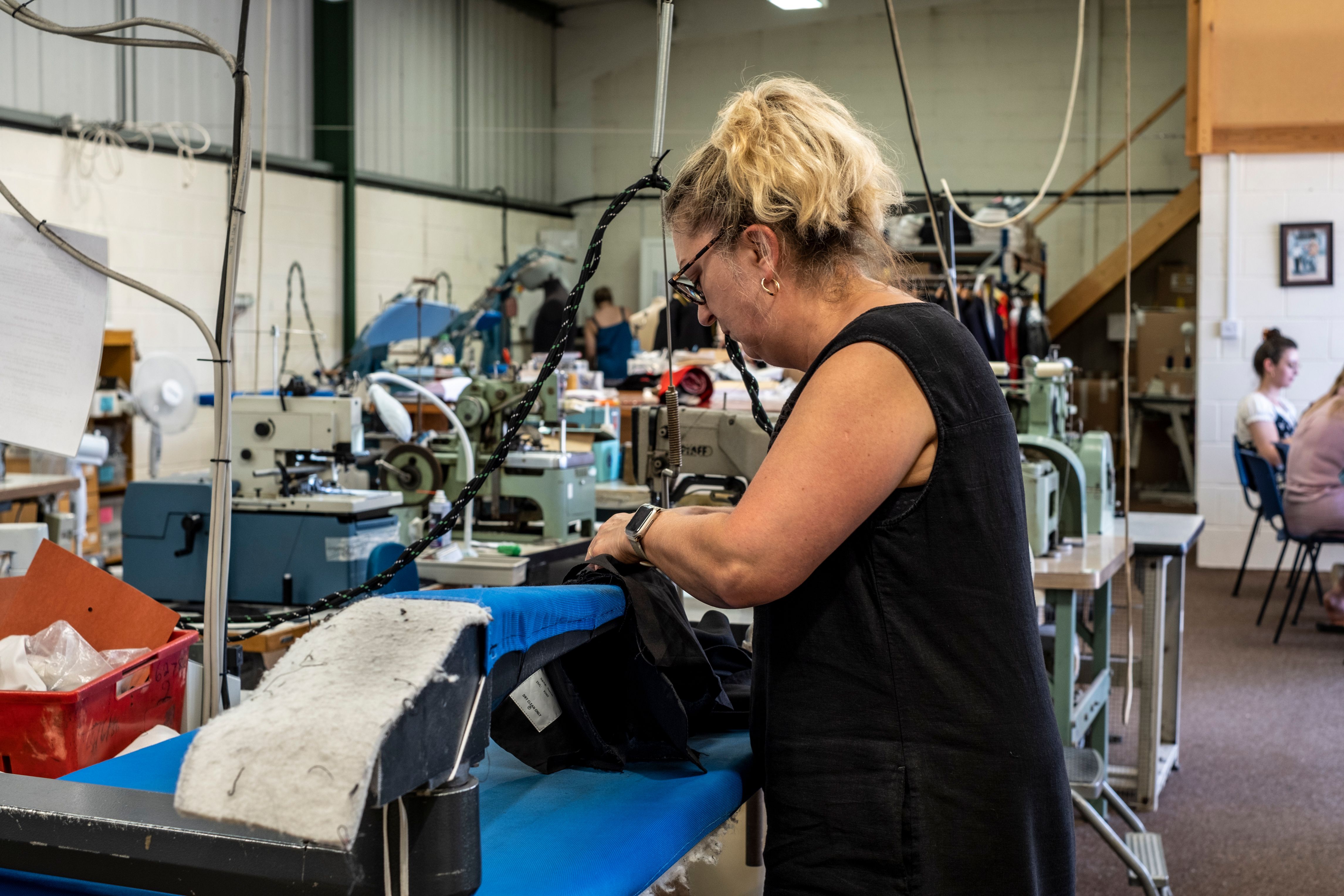 Women Working In Factory Photos, Download The BEST Free Women Working ...