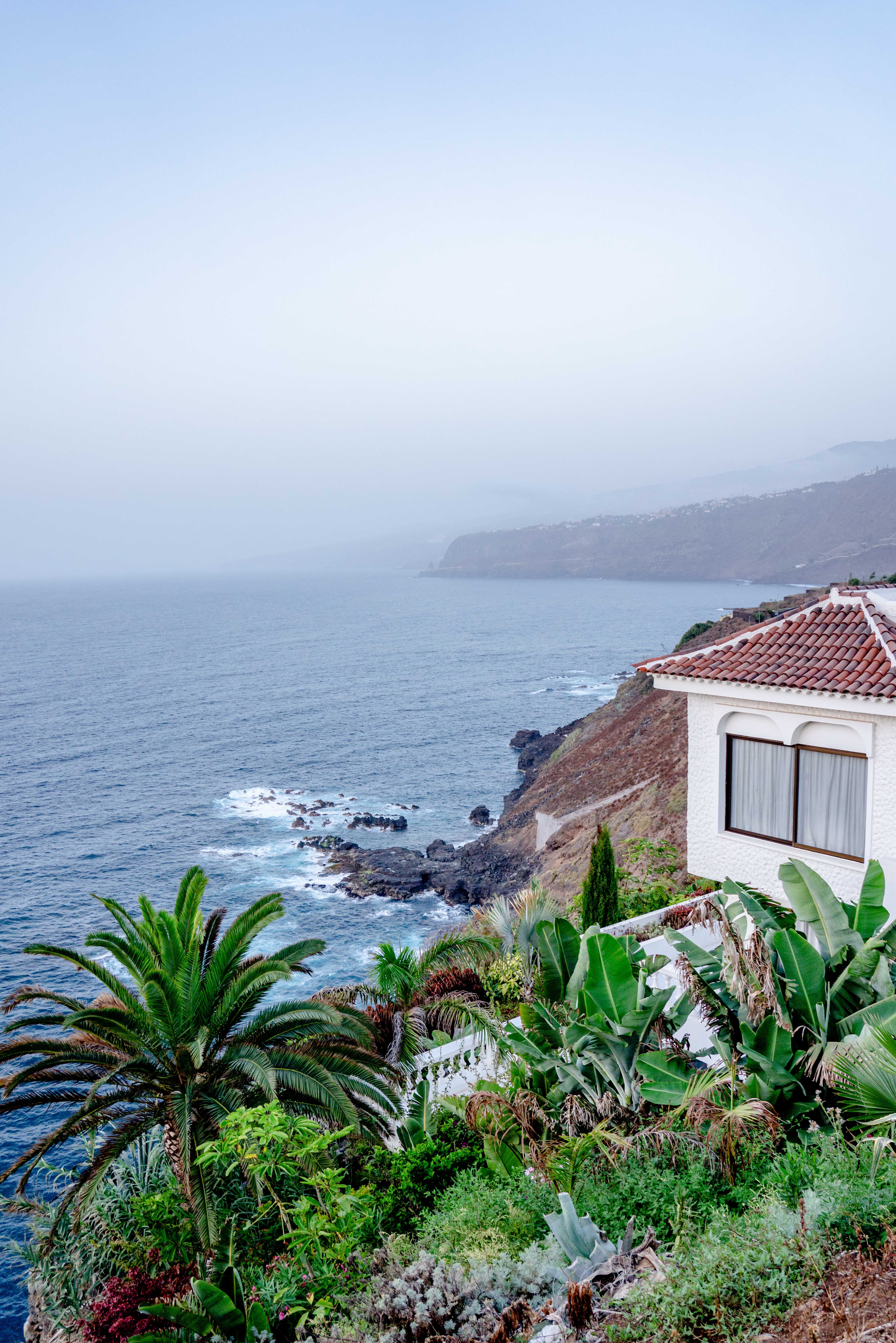House by the Sea · Free Stock Photo