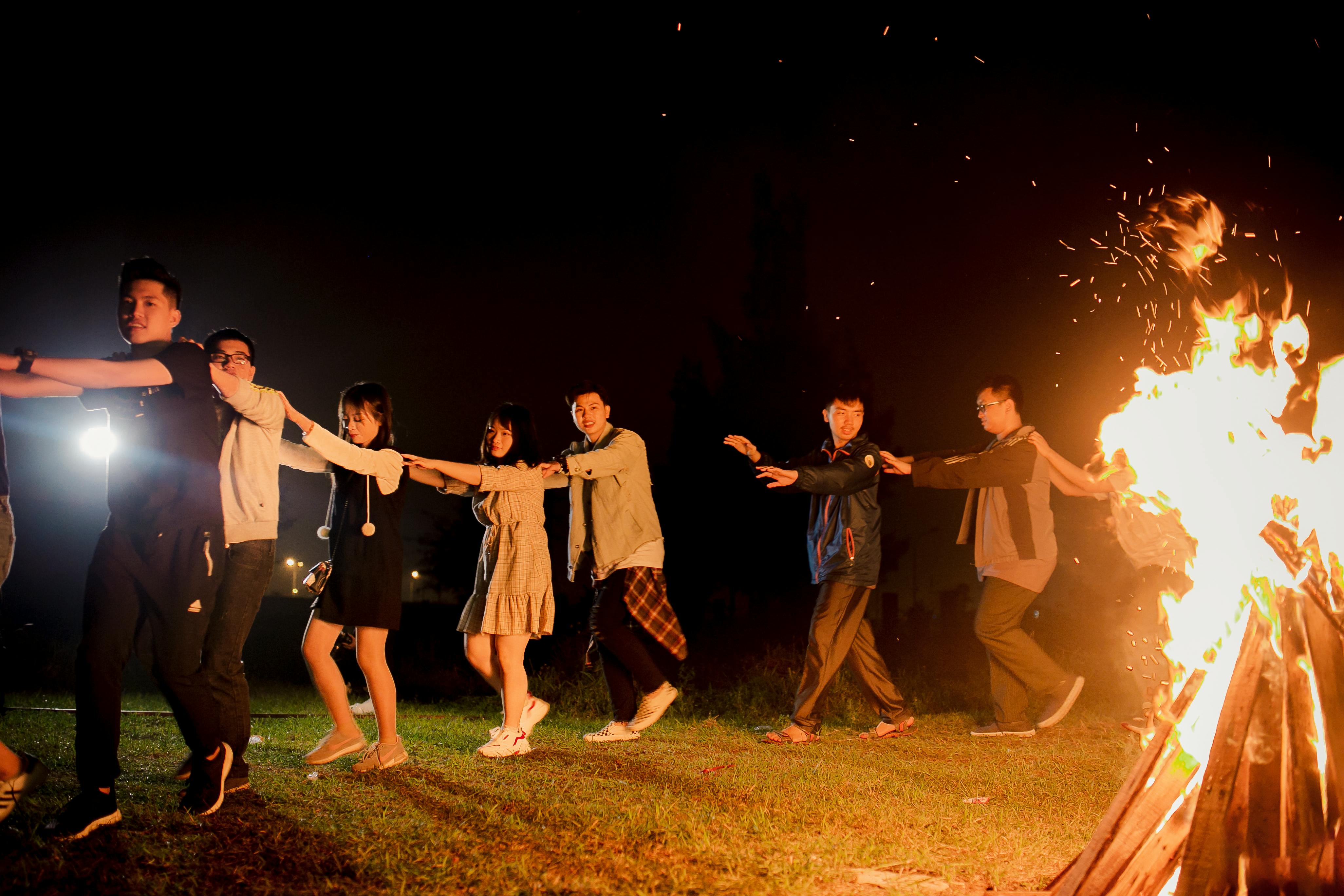 Bonfire Night With Asian Friends Photos, Download The BEST Free Bonfire ...