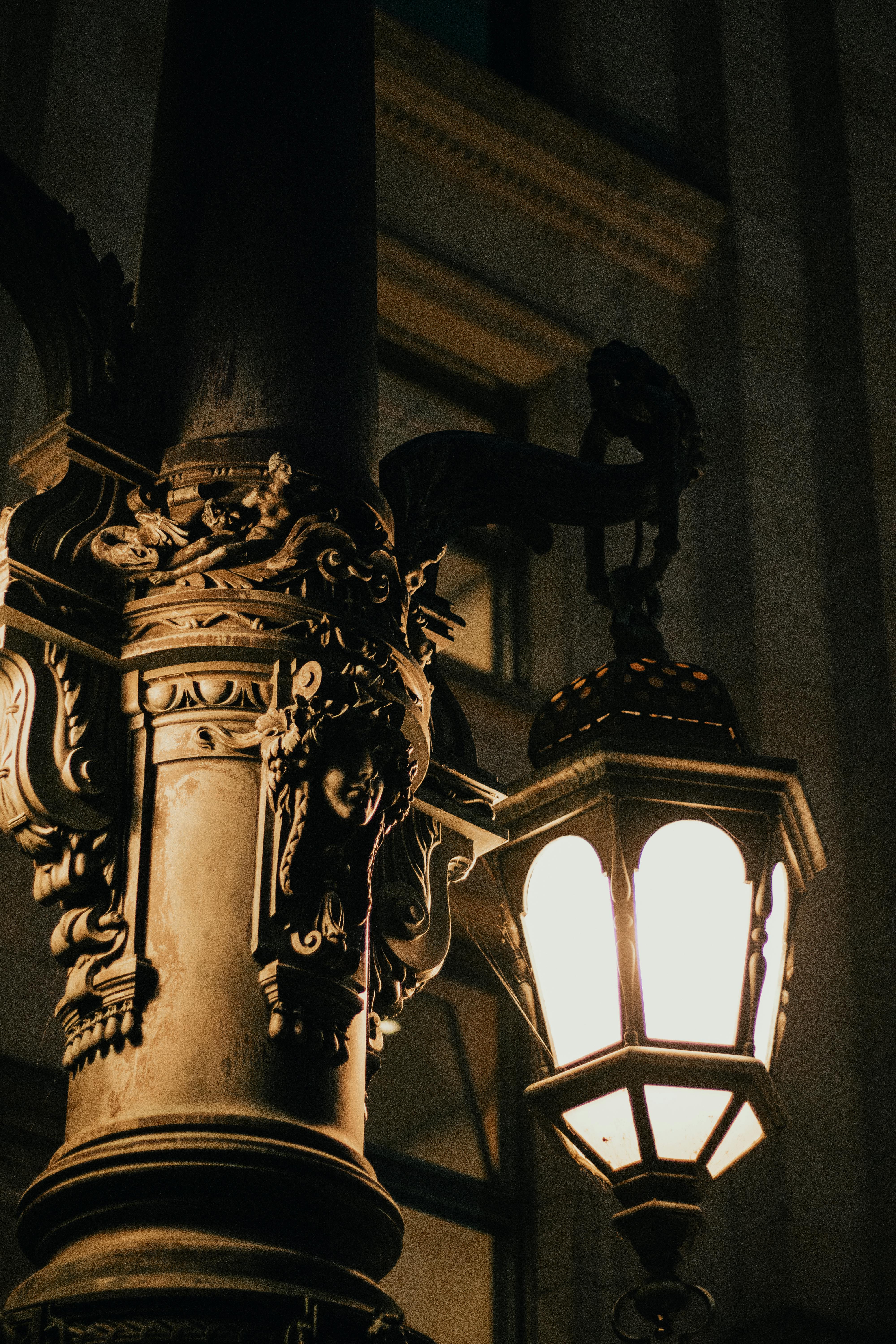 Old Fashioned Streetlight · Free Stock Photo