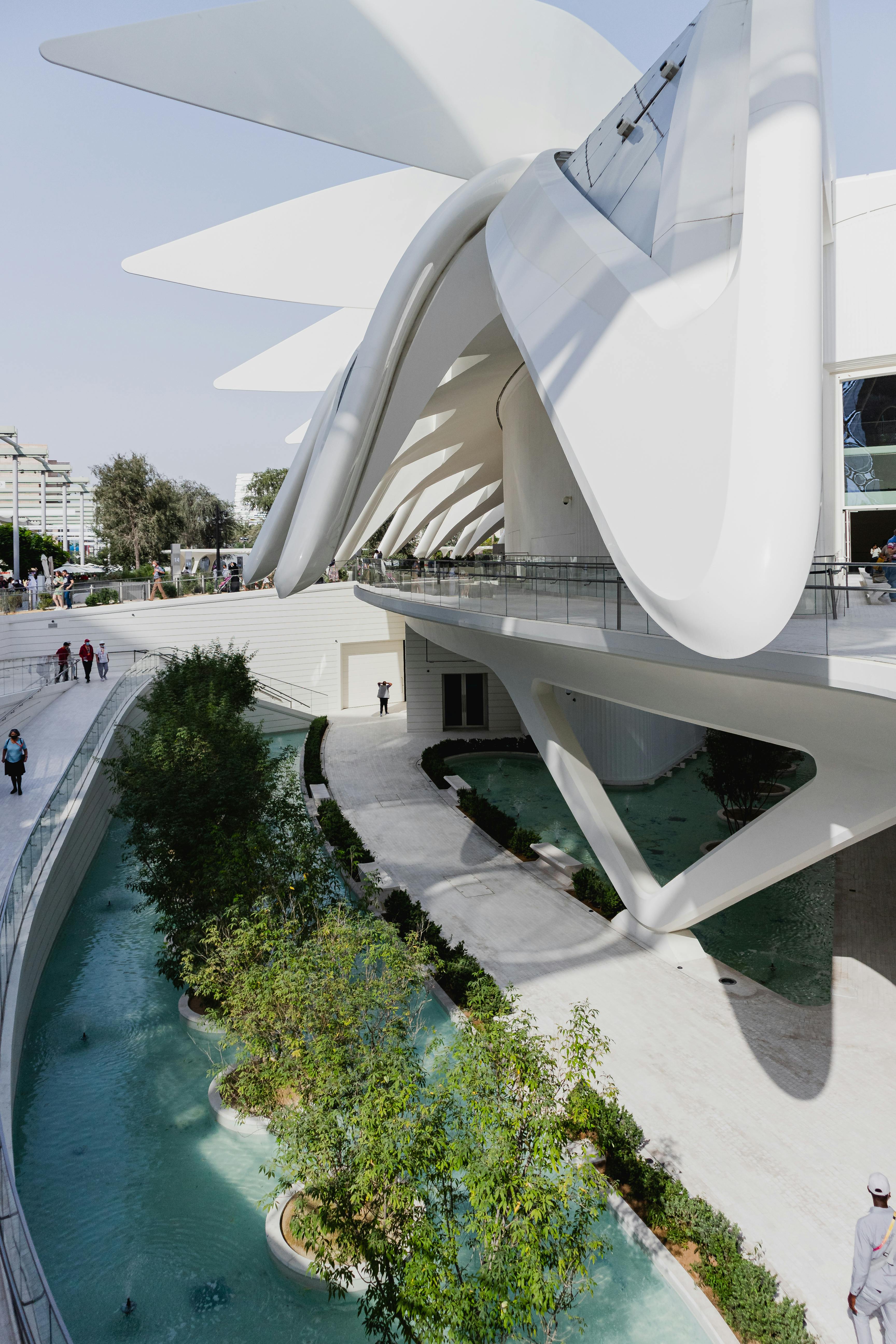 Modern, Futuristic Building · Free Stock Photo