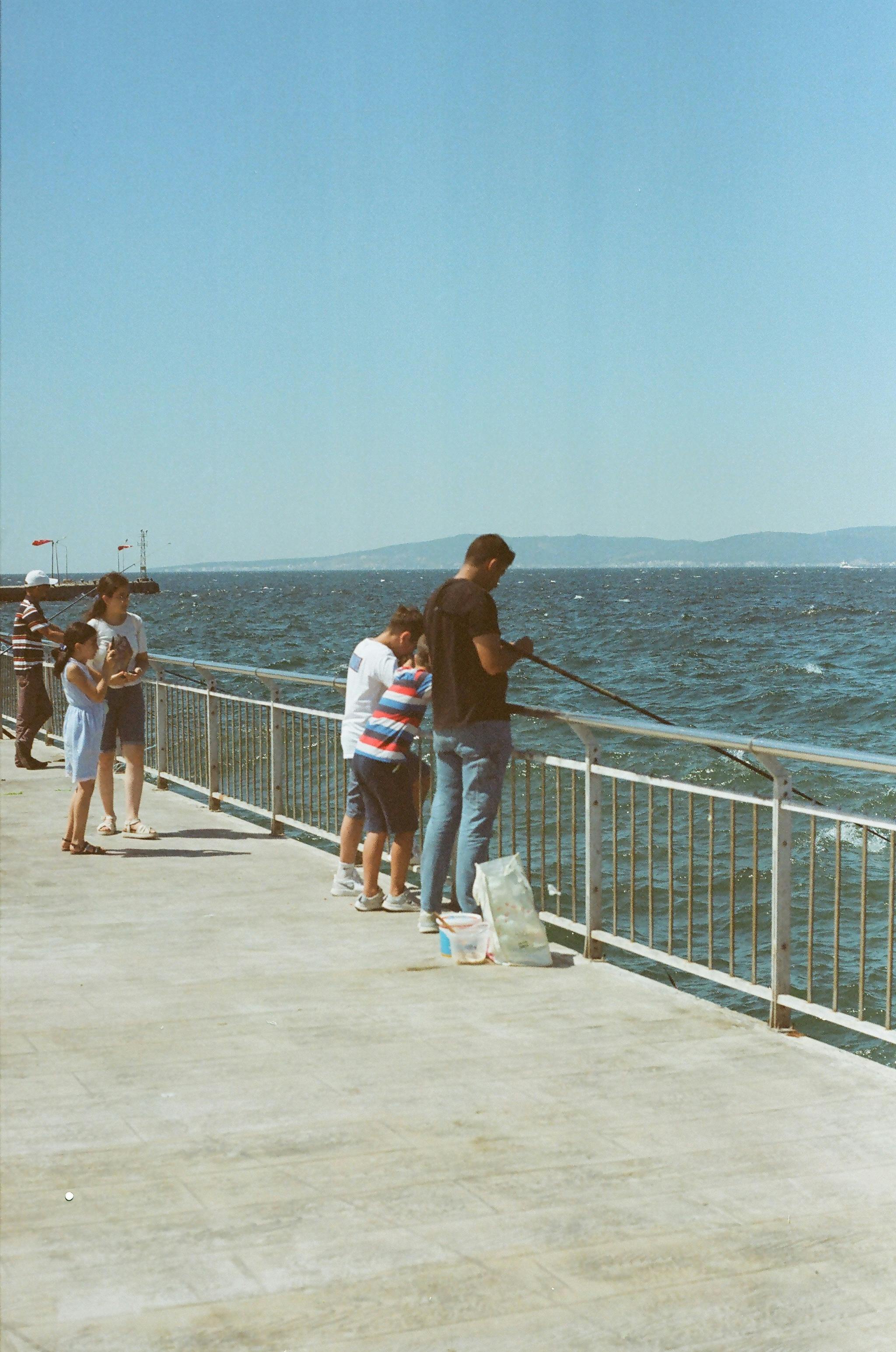 People Leaning on the Railings · Free Stock Photo