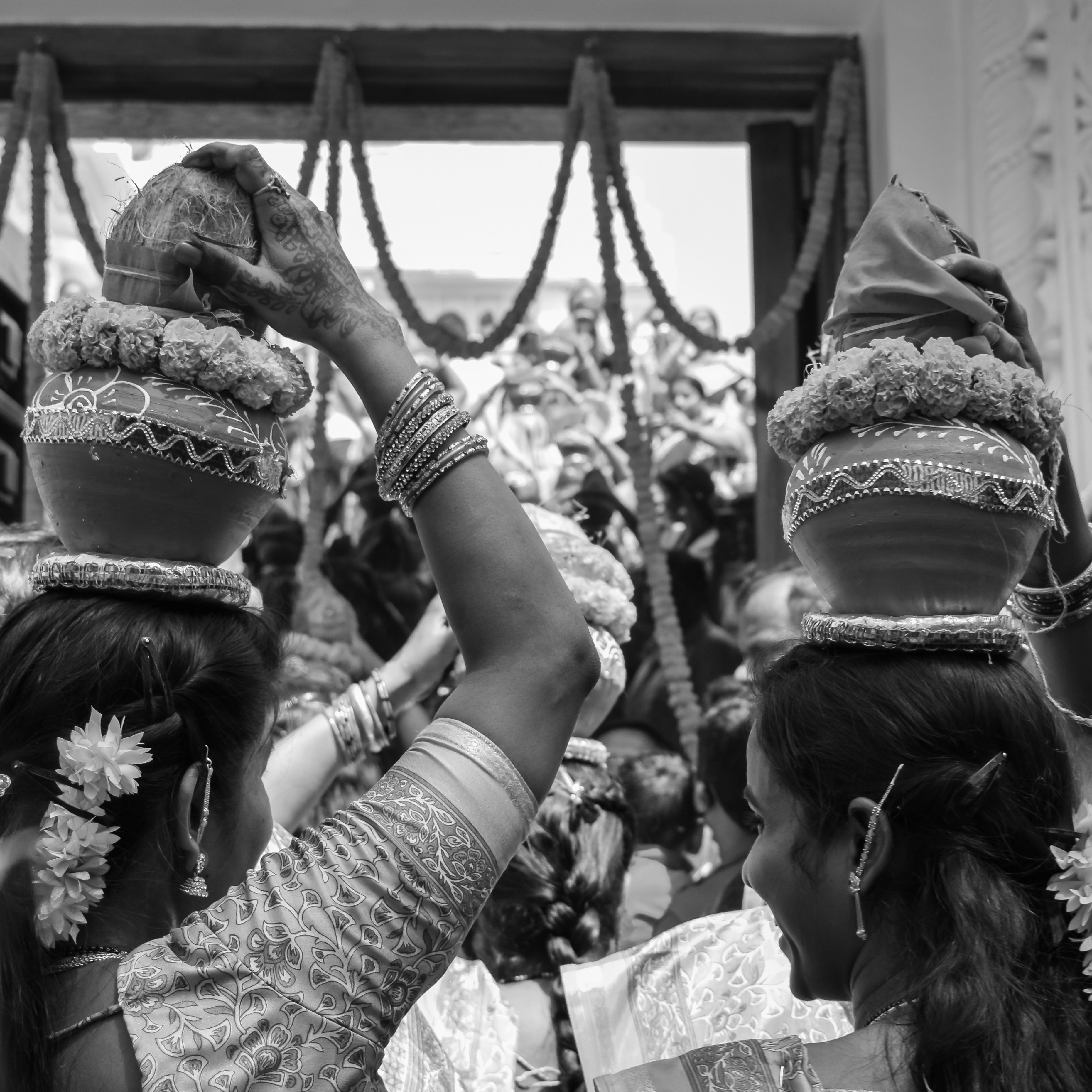 Women in Sari Carrying Clay Pots · Free Stock Photo