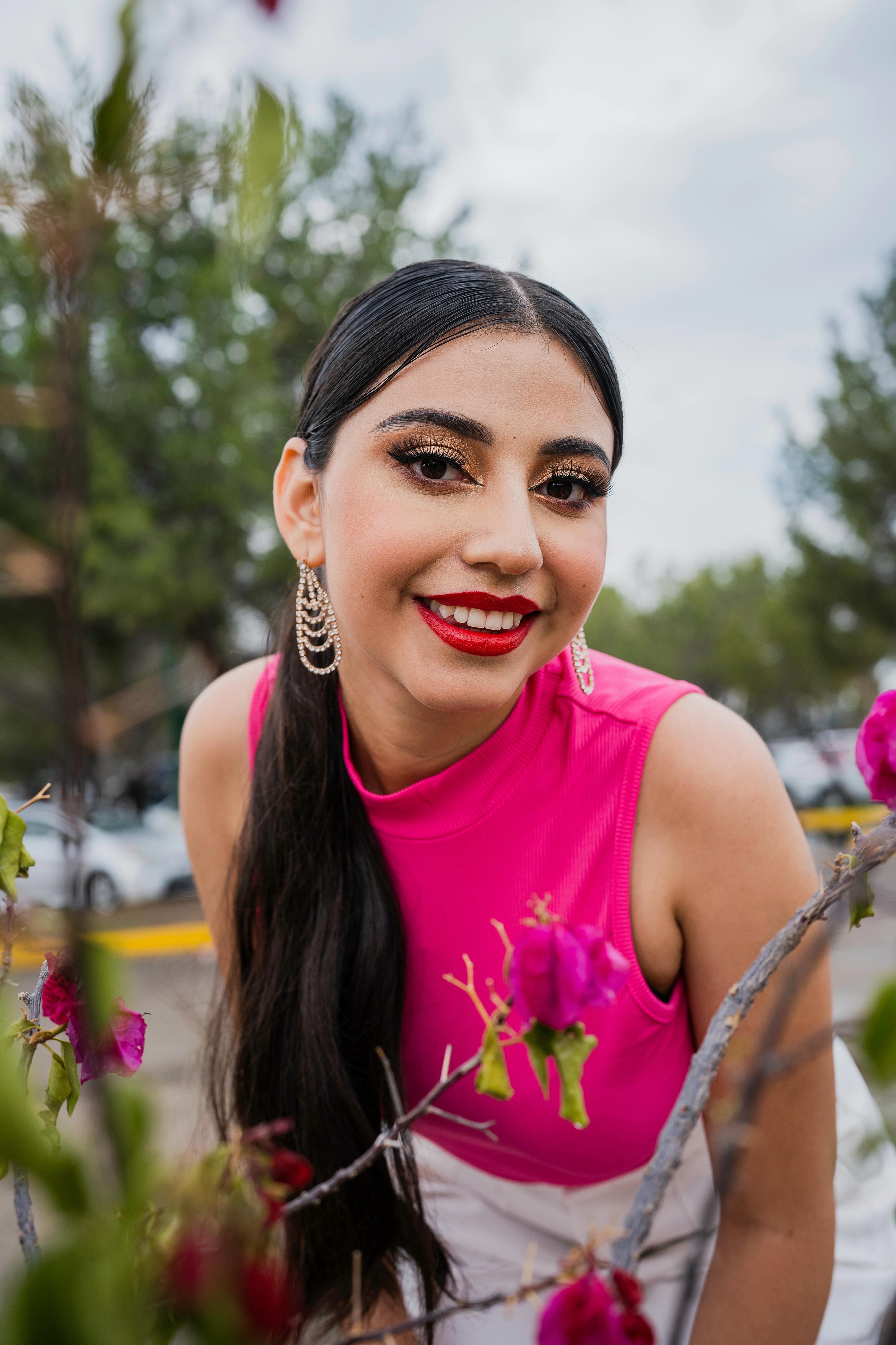 Foto de stock gratuita sobre actuación en vivo, blusa rosa, brillante ...
