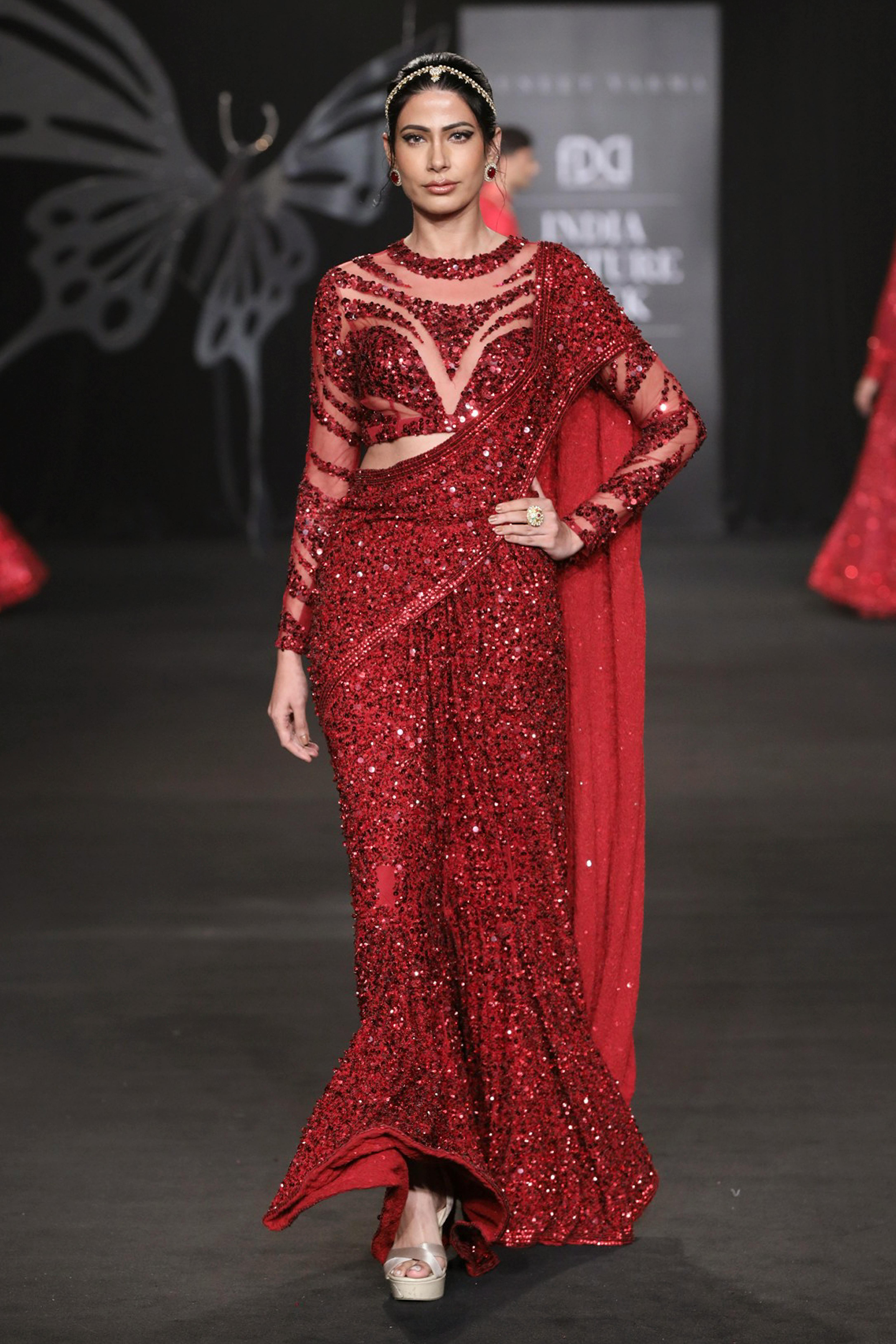 Silver dress photoshoot (model) · Free Stock Photo