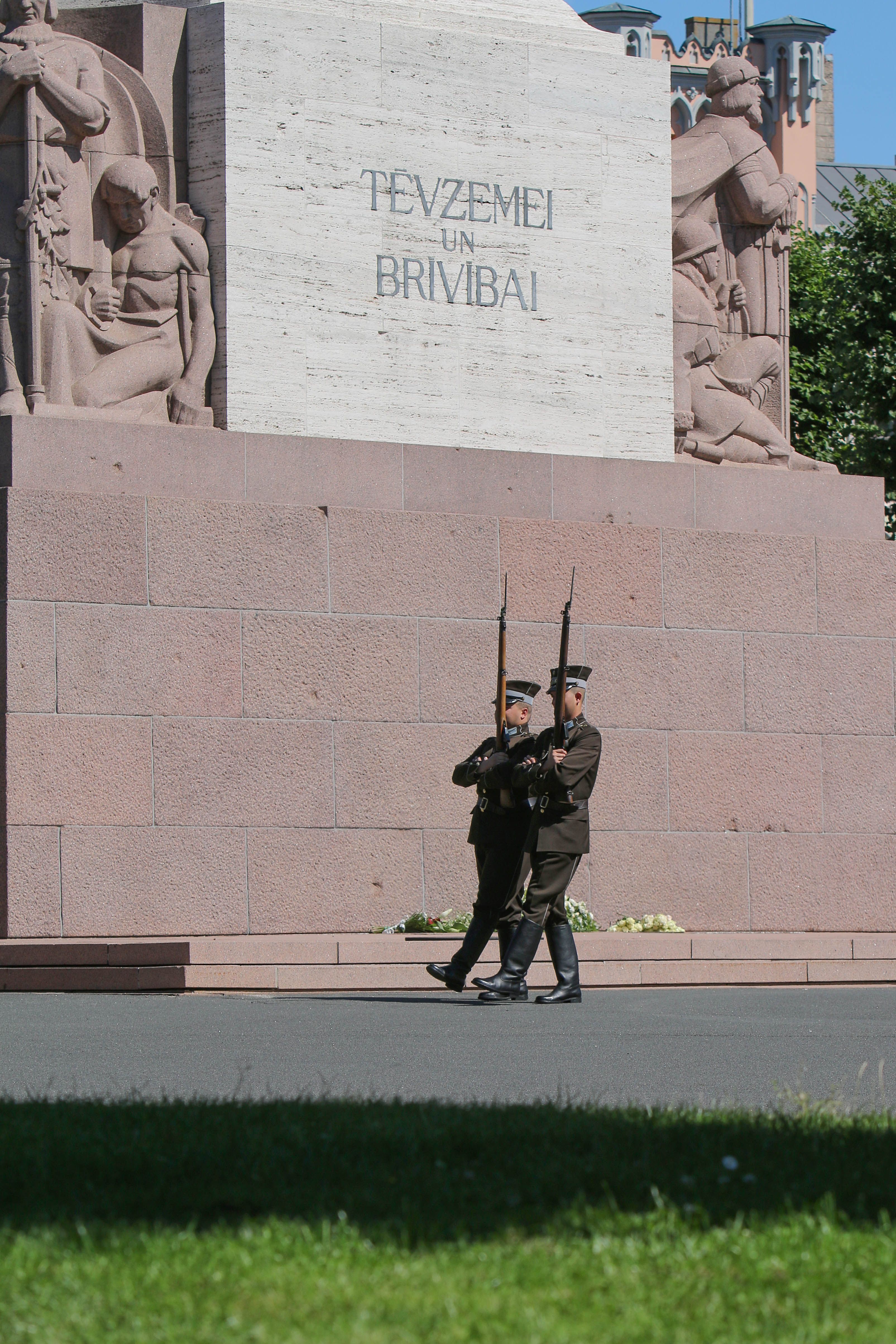 Men Wearing Military Uniforms near Monument · Free Stock Photo