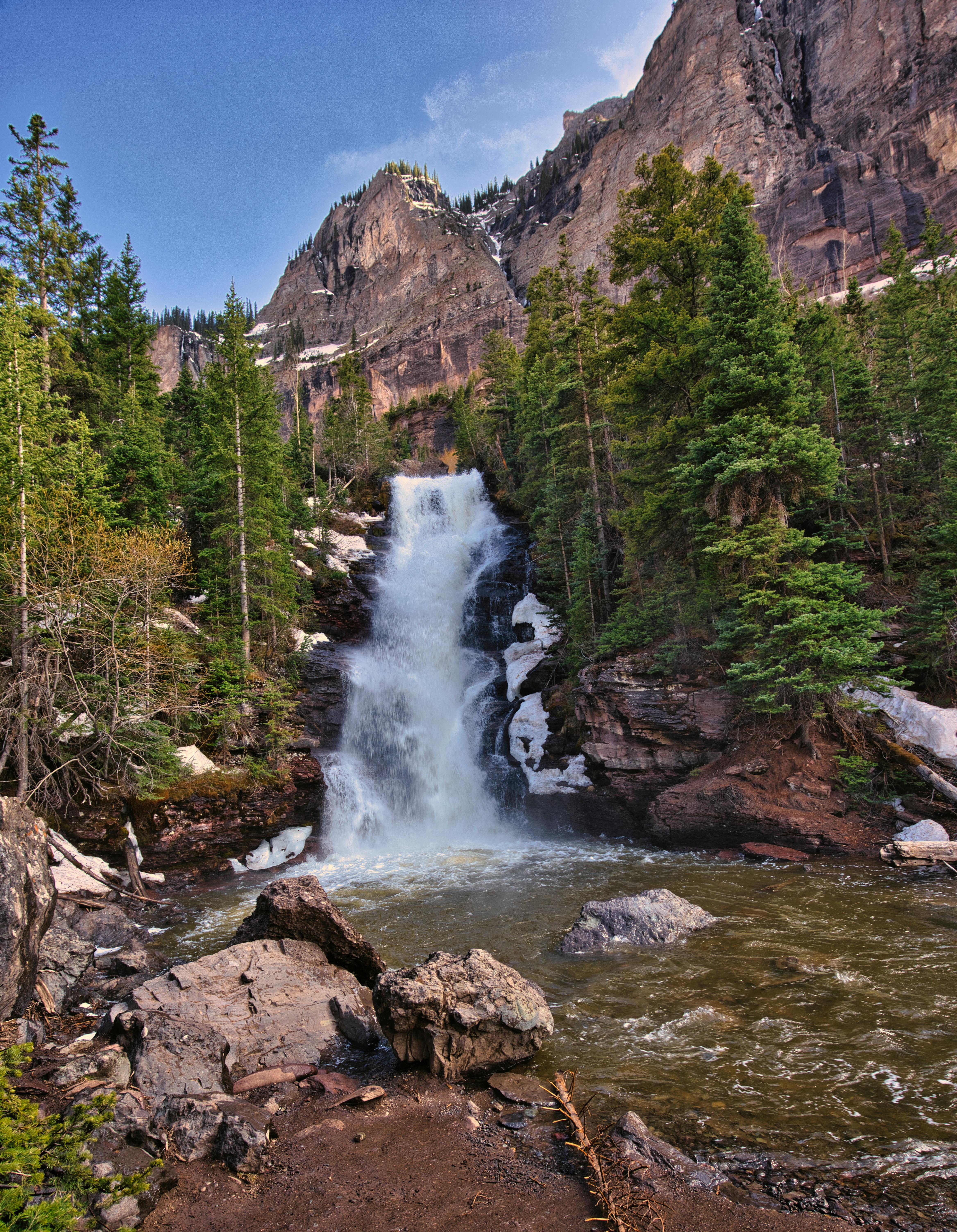 Waterfall on the Brown Rock Mountains · Free Stock Photo