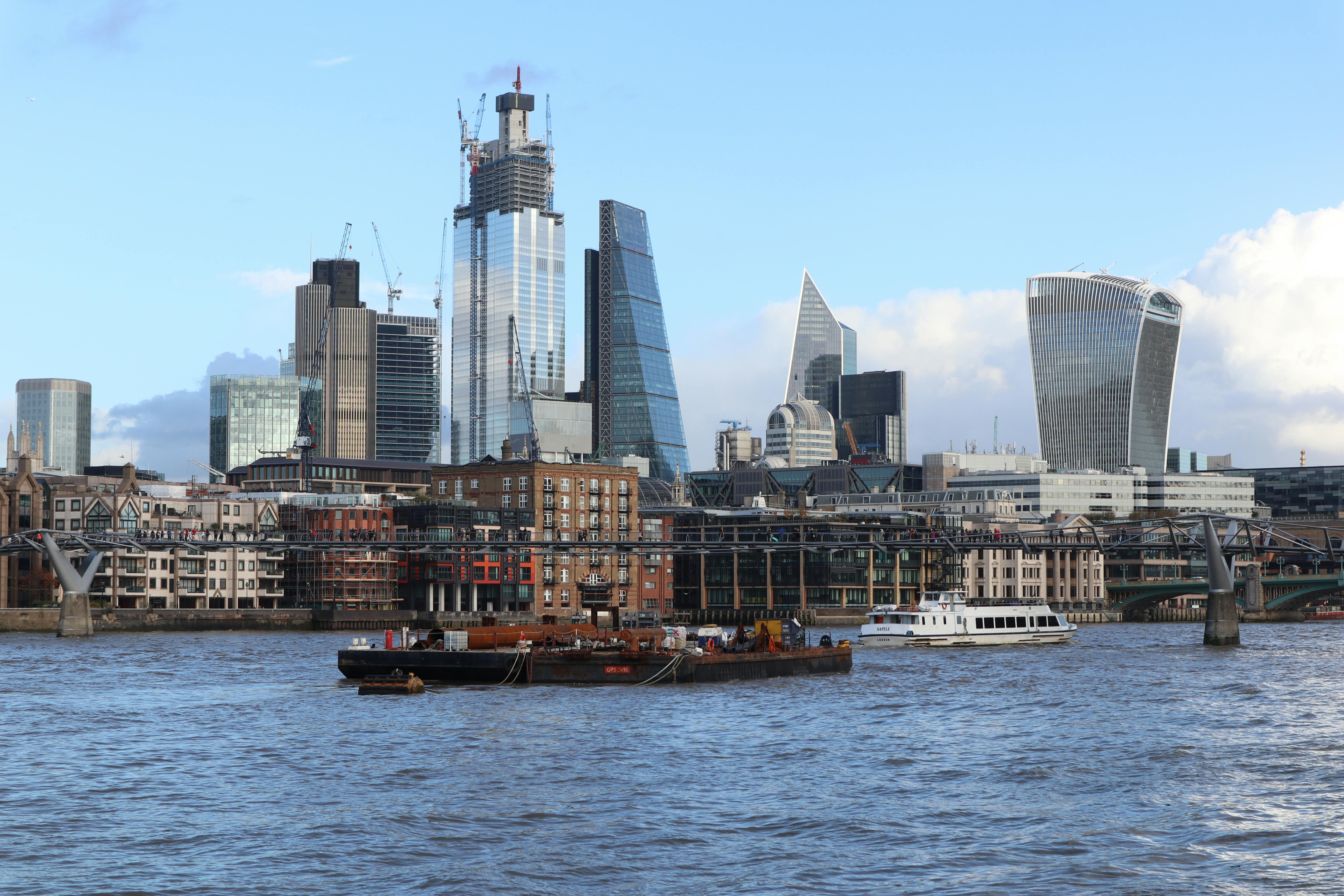 Scenic View of Vessels in the River near the City · Free Stock Photo