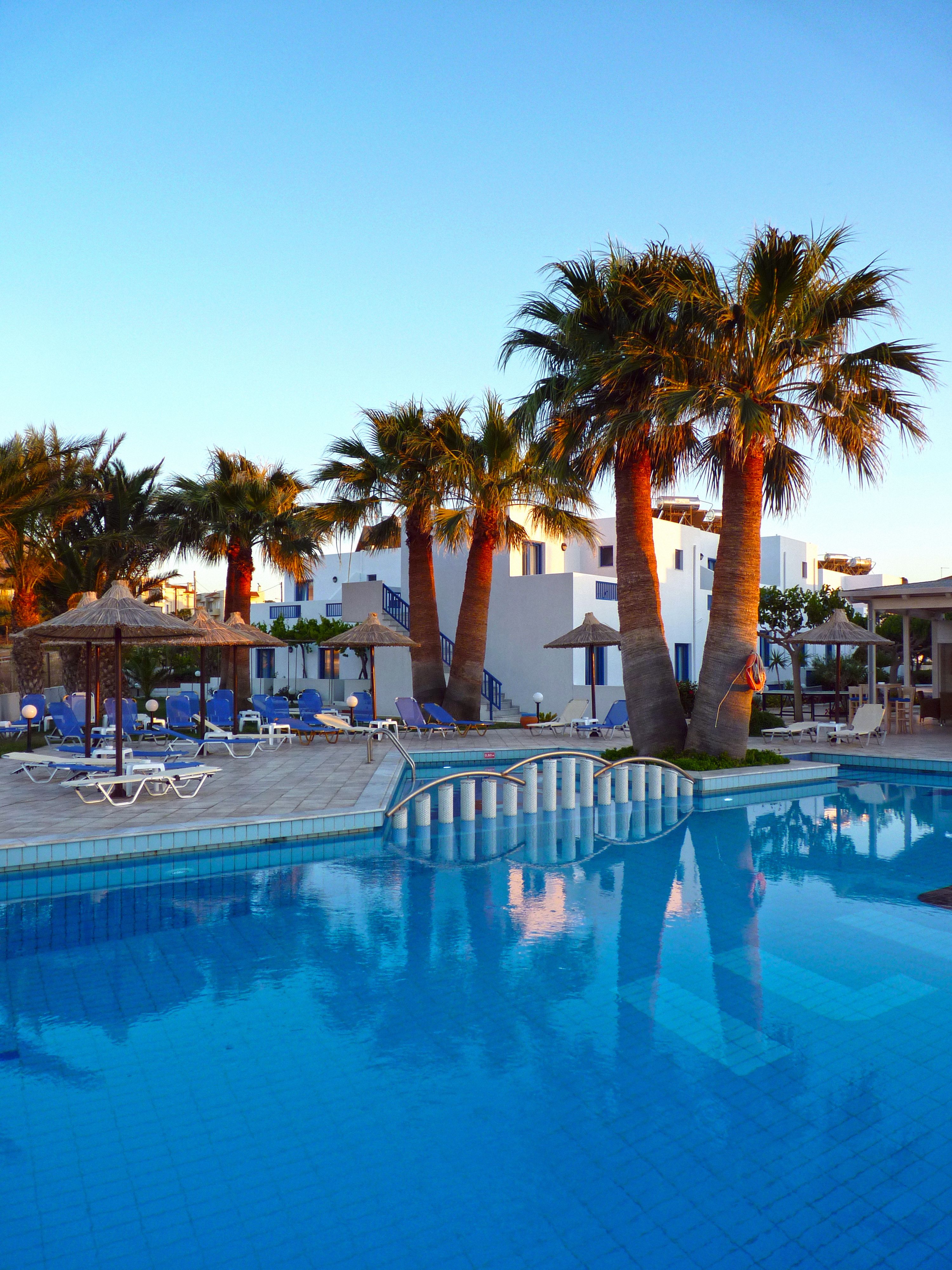 Swimming Pool in a Resort · Free Stock Photo