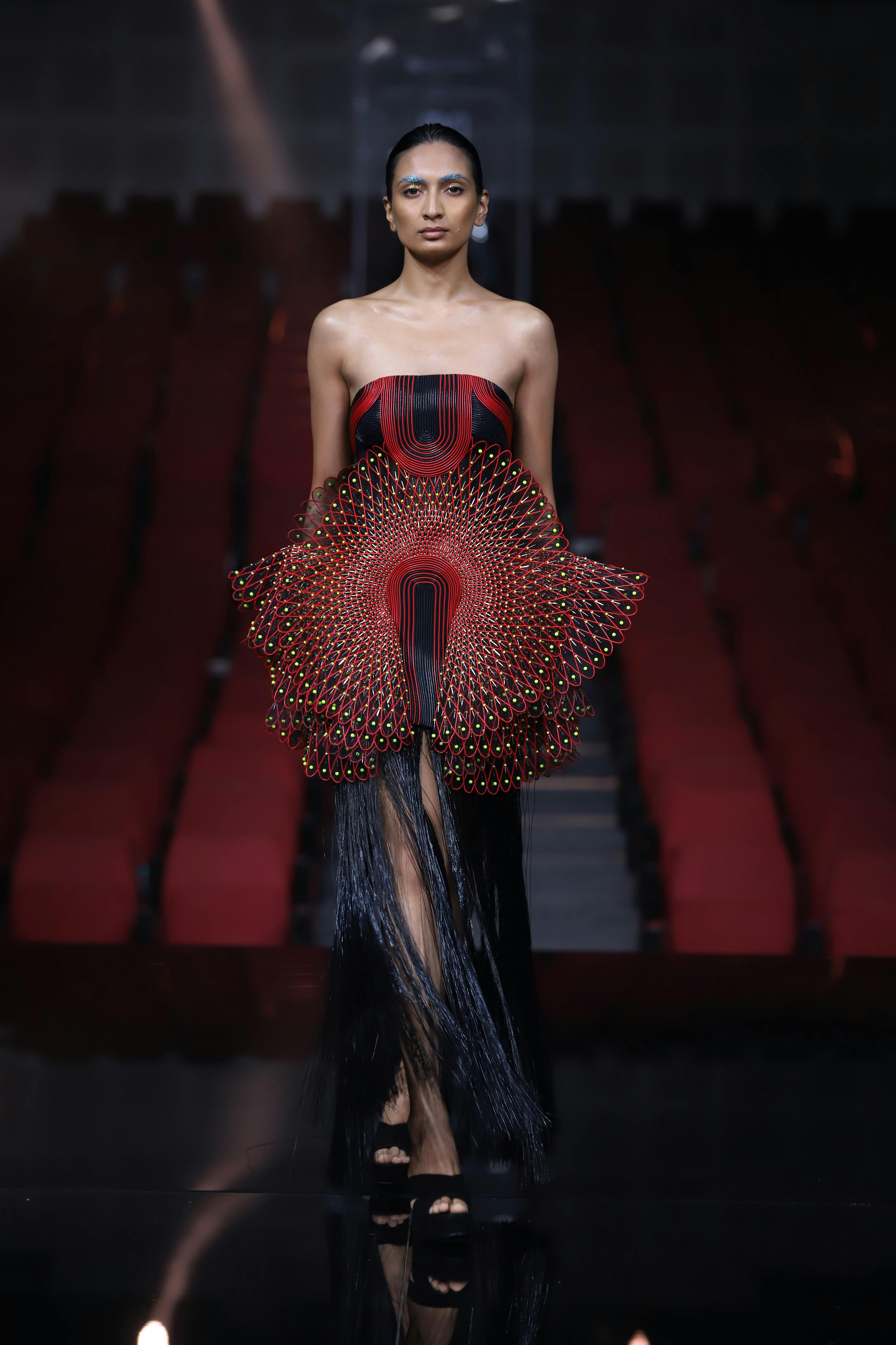 Model Posing Photos, Download The BEST Free Model Posing Stock Photos ...