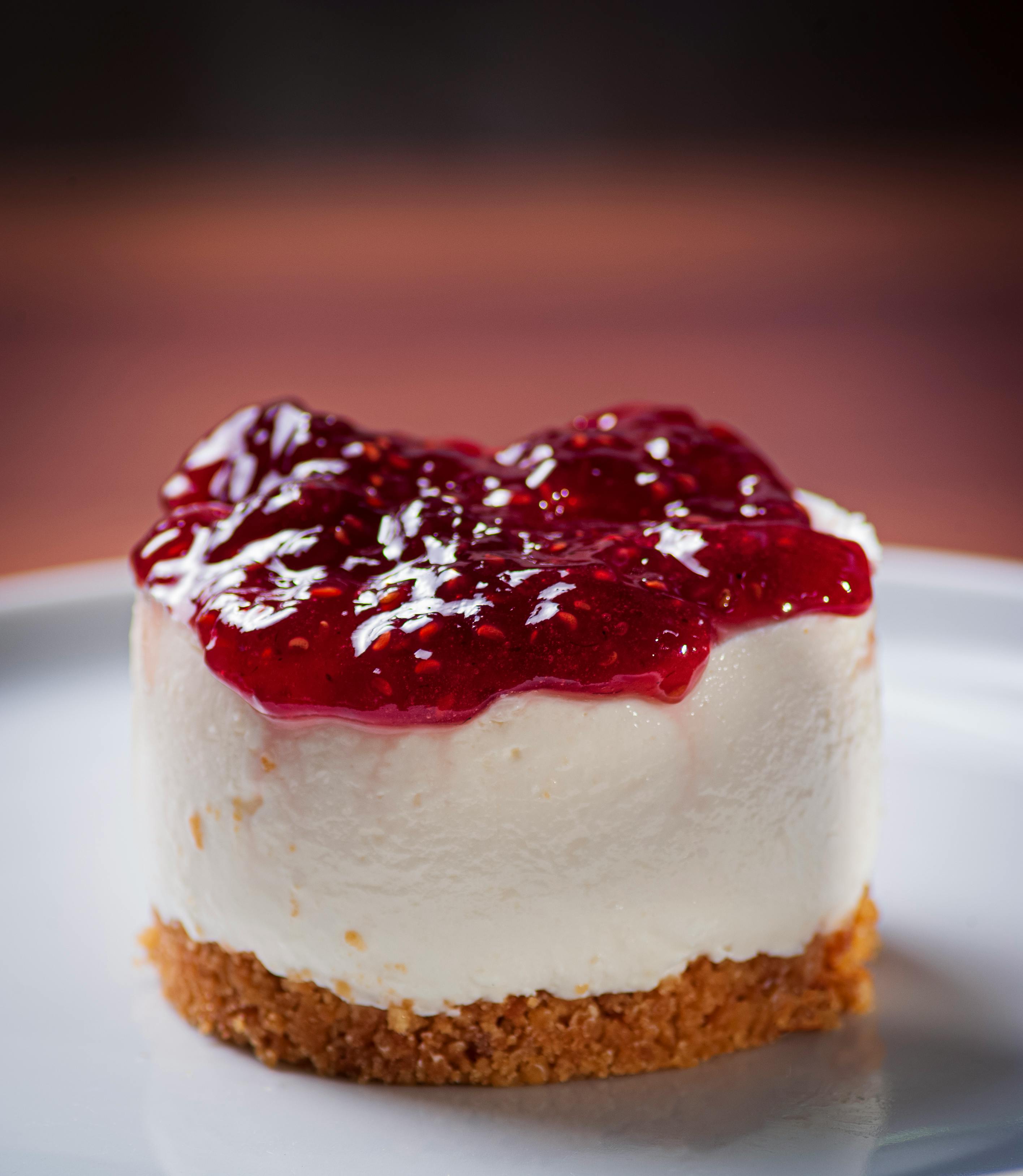 Close-Up Shot of a Cheesecake · Free Stock Photo