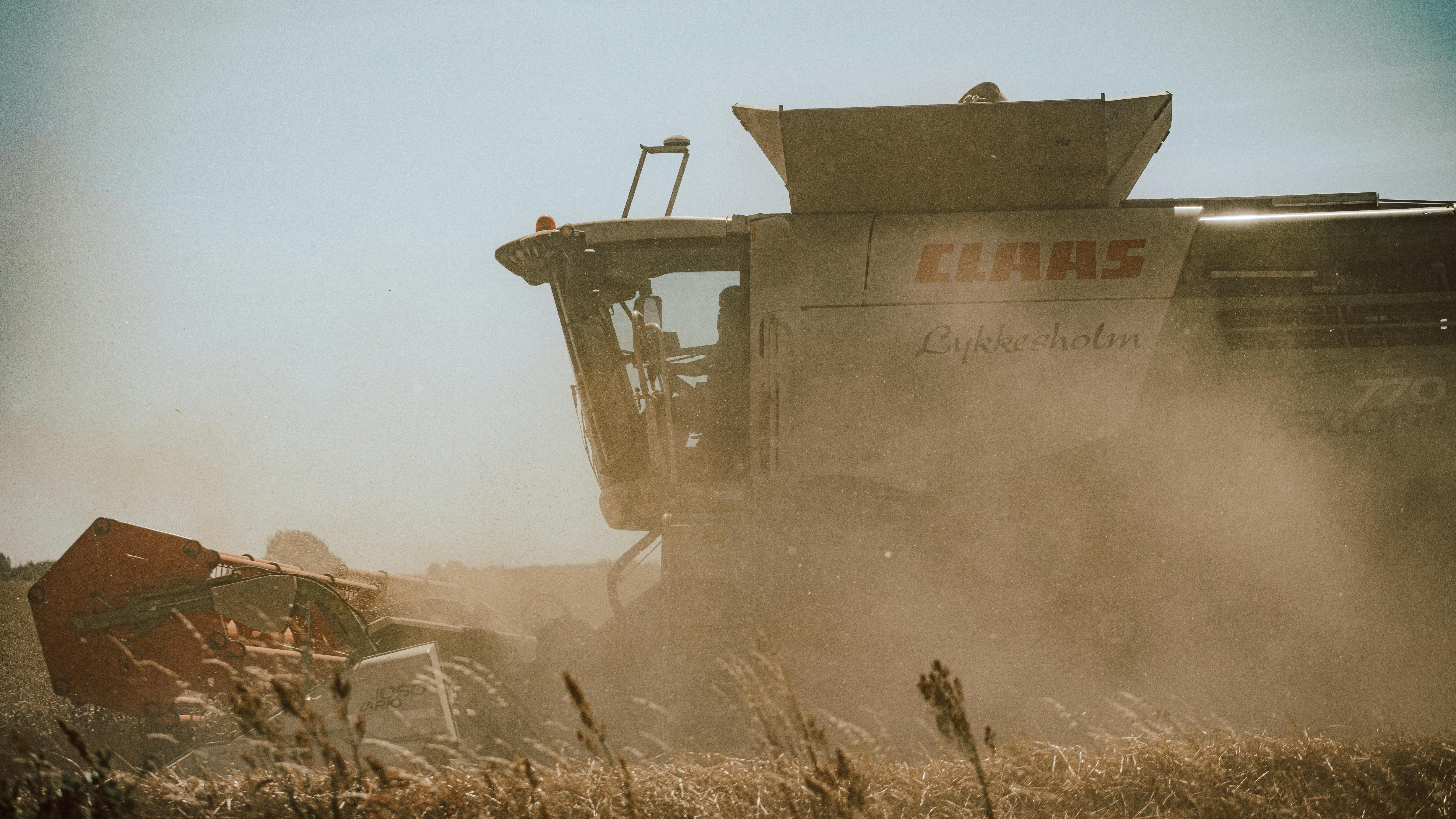 Side View of a Combine Harvester · Free Stock Photo