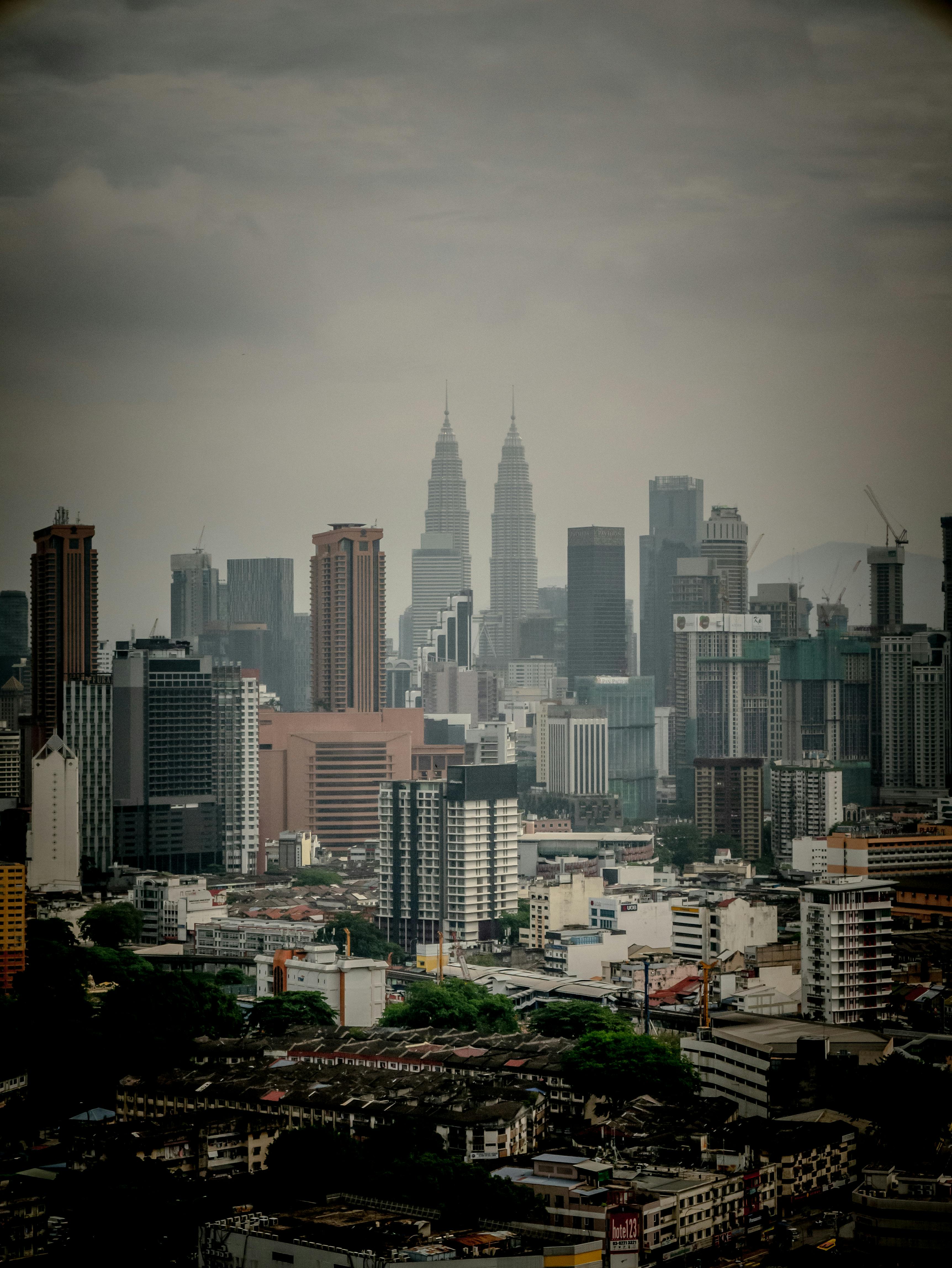 City Buildings Under the Cloudy Sky · Free Stock Photo