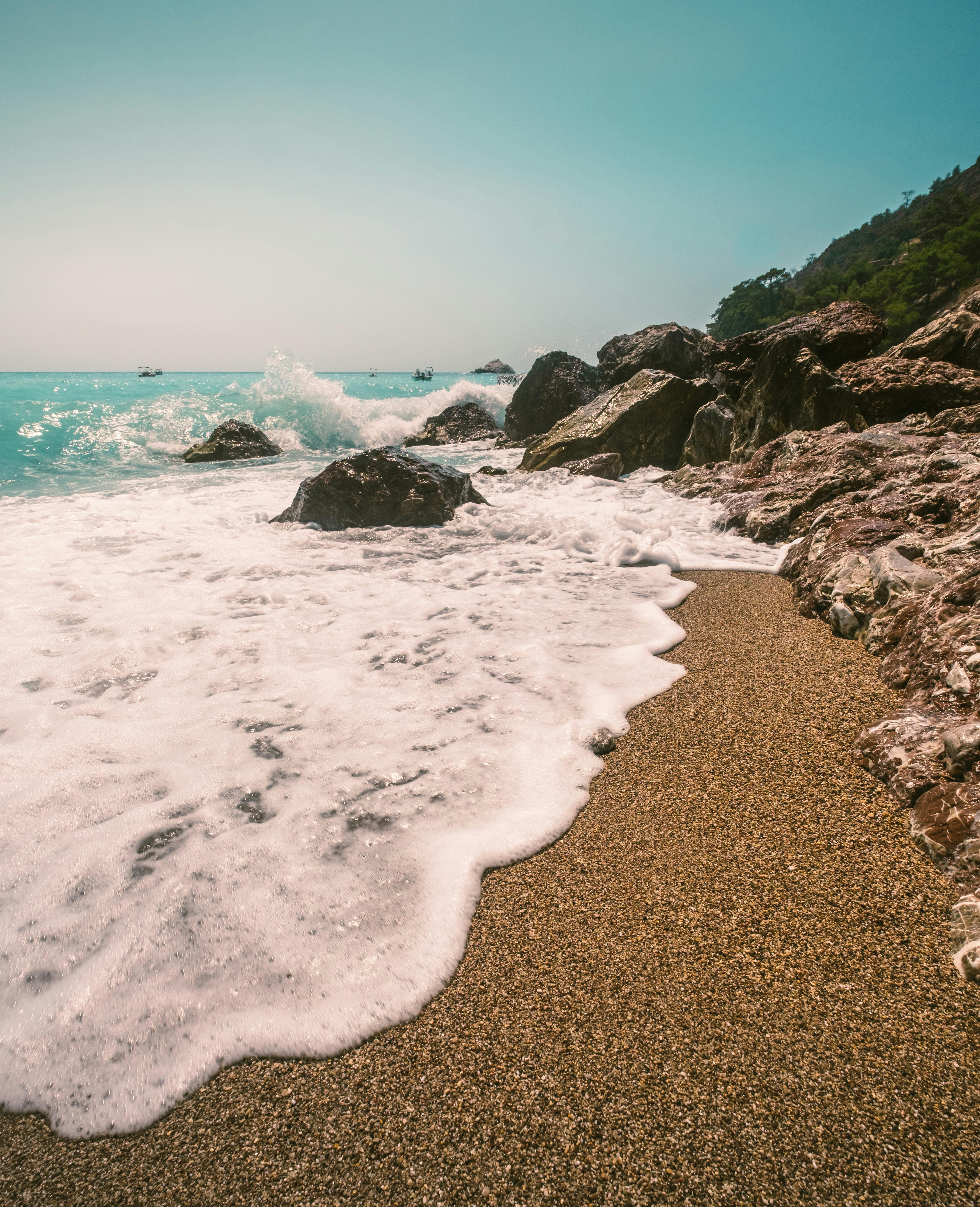Water on the Shore · Free Stock Photo