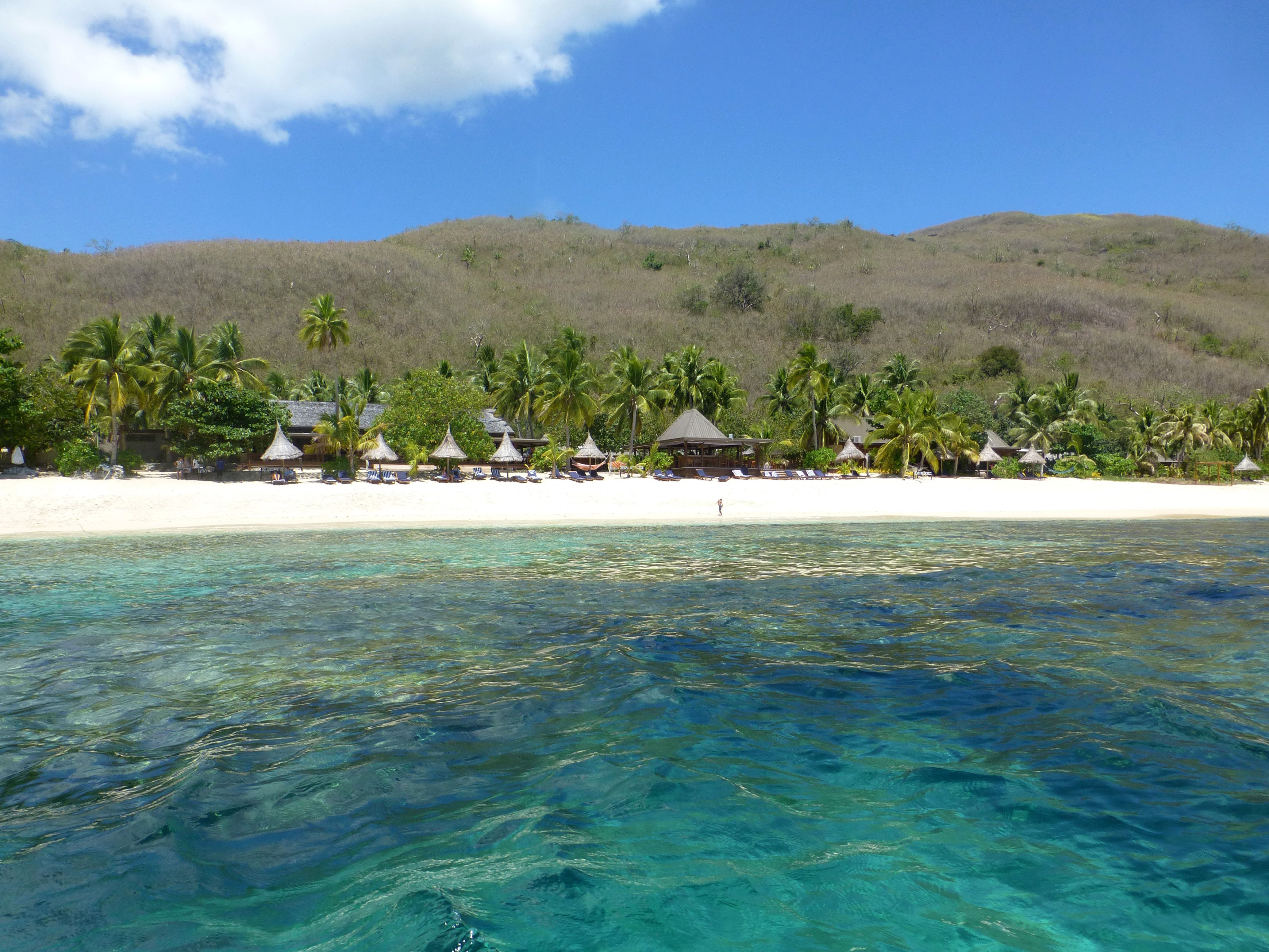 Clear Blue Water in an White Sand Beach · Free Stock Photo