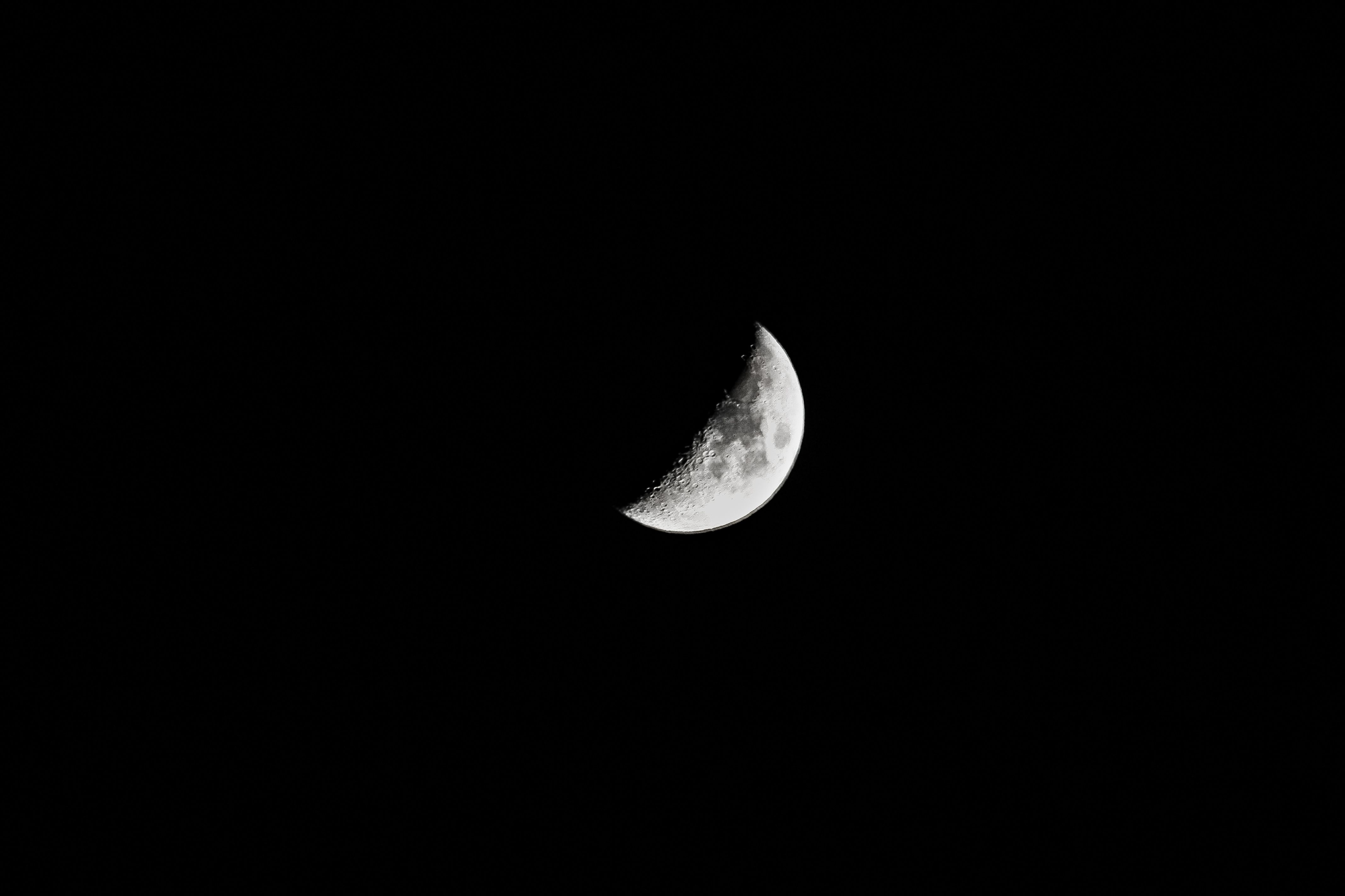 The Moon in the Dark Night Sky · Free Stock Photo