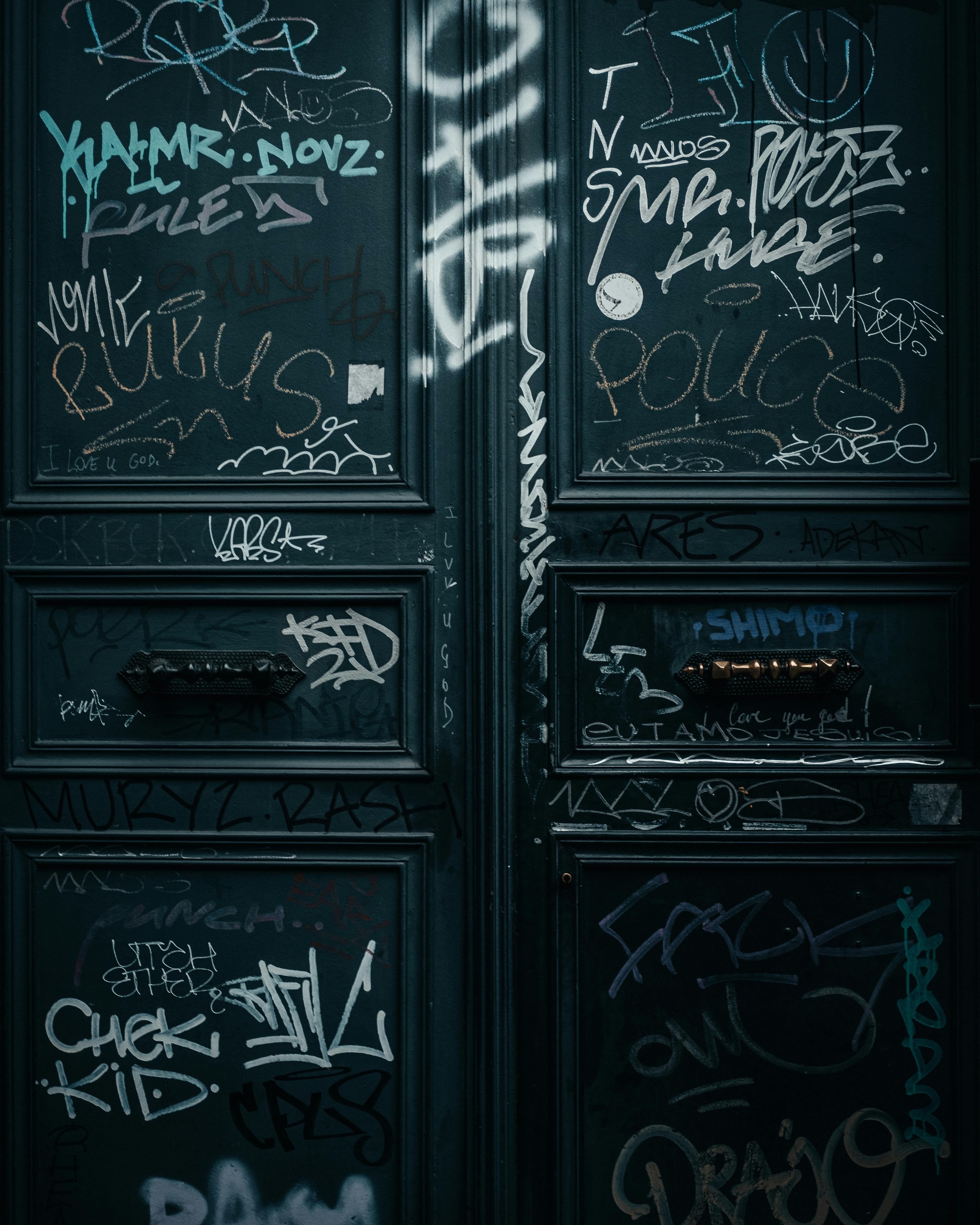 Graffiti on a Door · Free Stock Photo