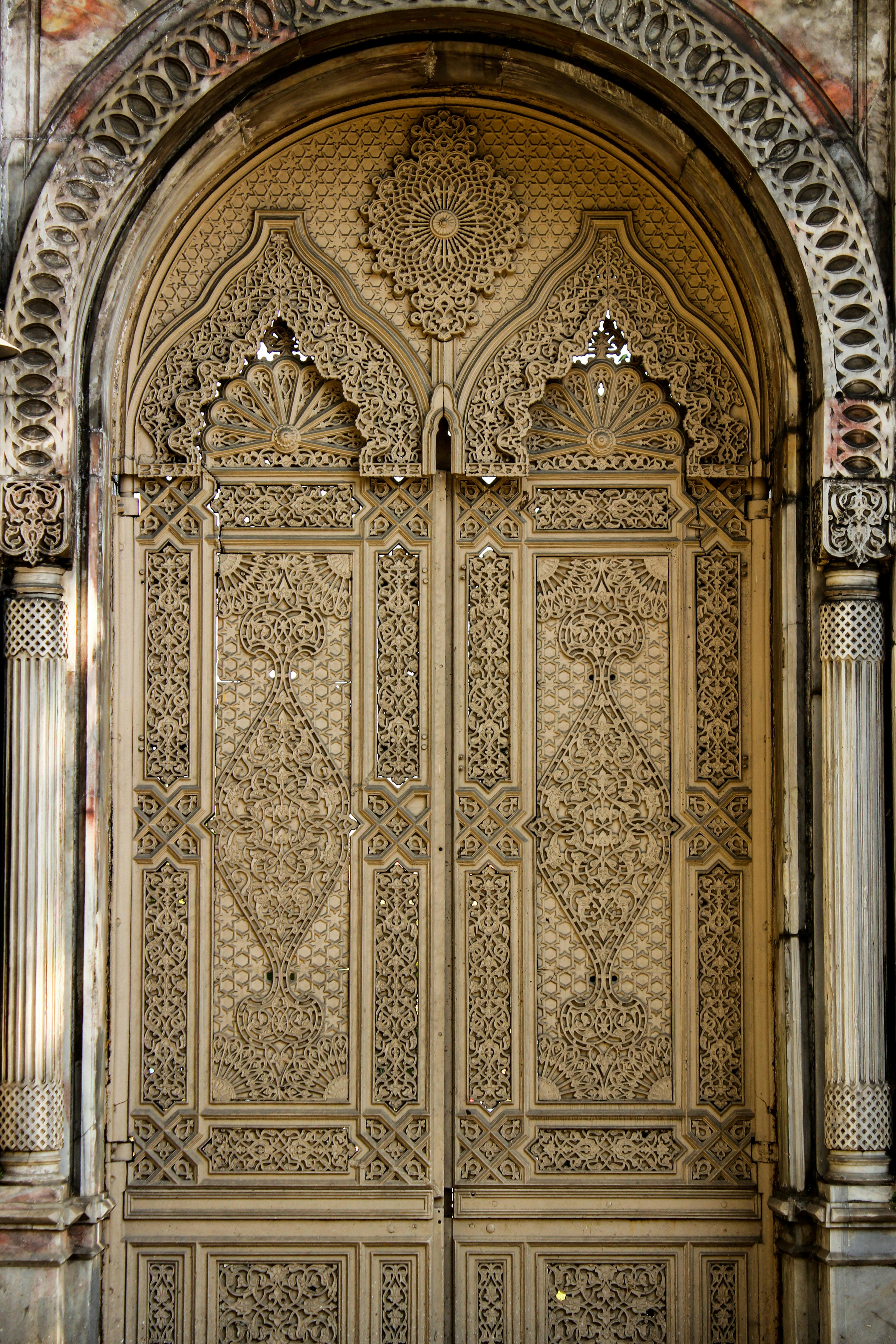 Detailed Doorway in a Mosque · Free Stock Photo