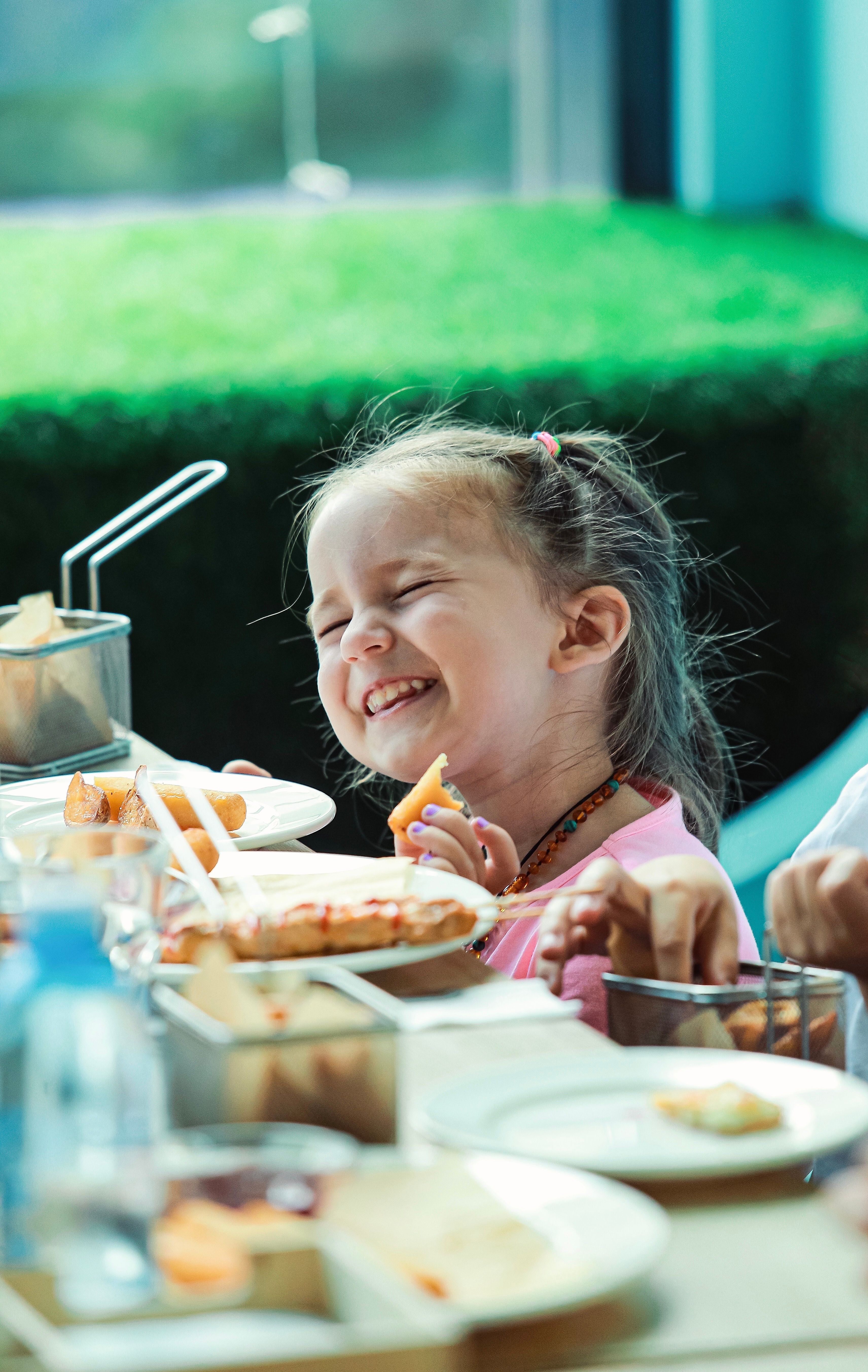 Girl Child Having Chilly Food Photos, Download The BEST Free Girl Child ...