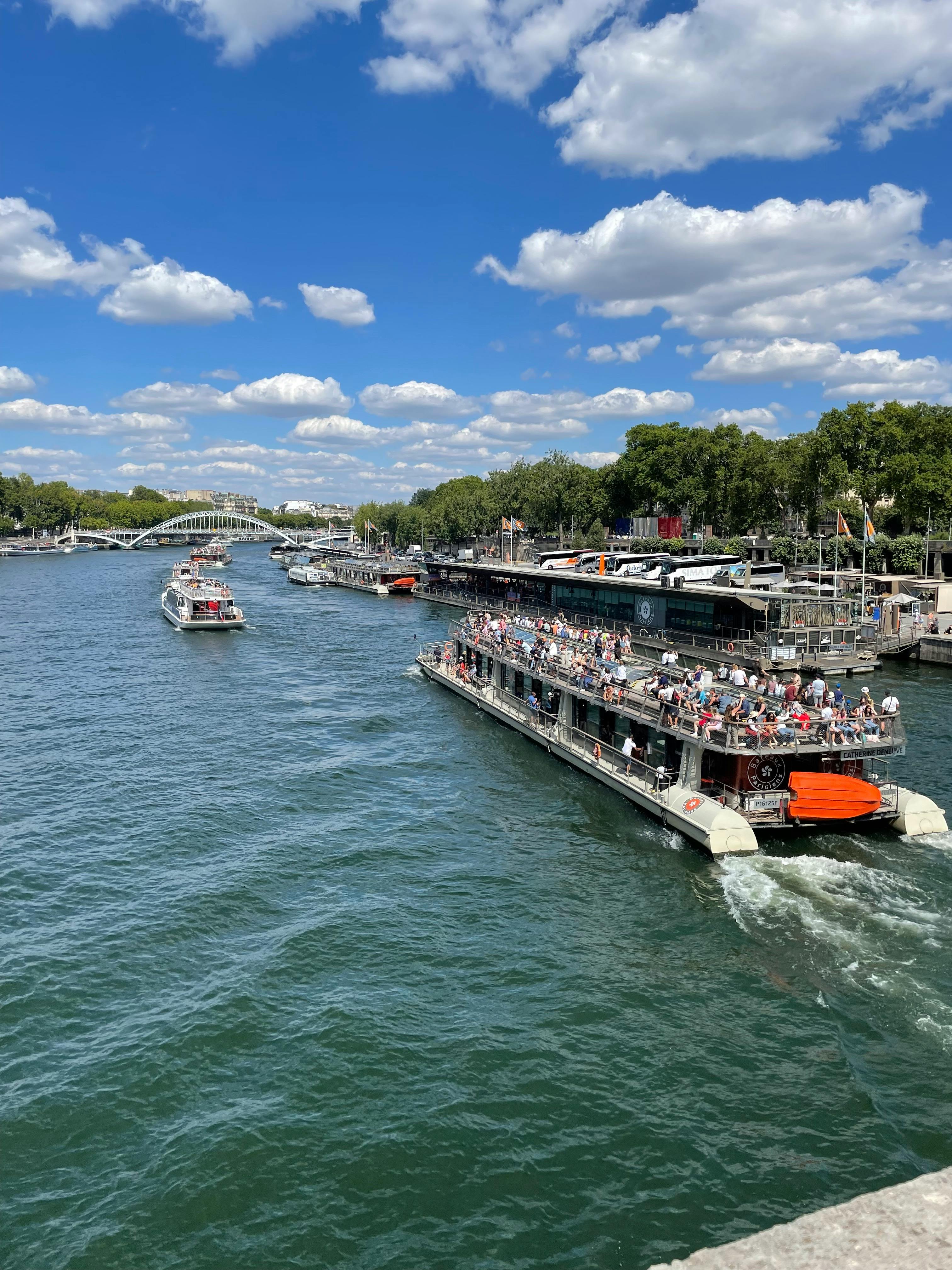 Boats on a River Next to Buildings · Free Stock Photo